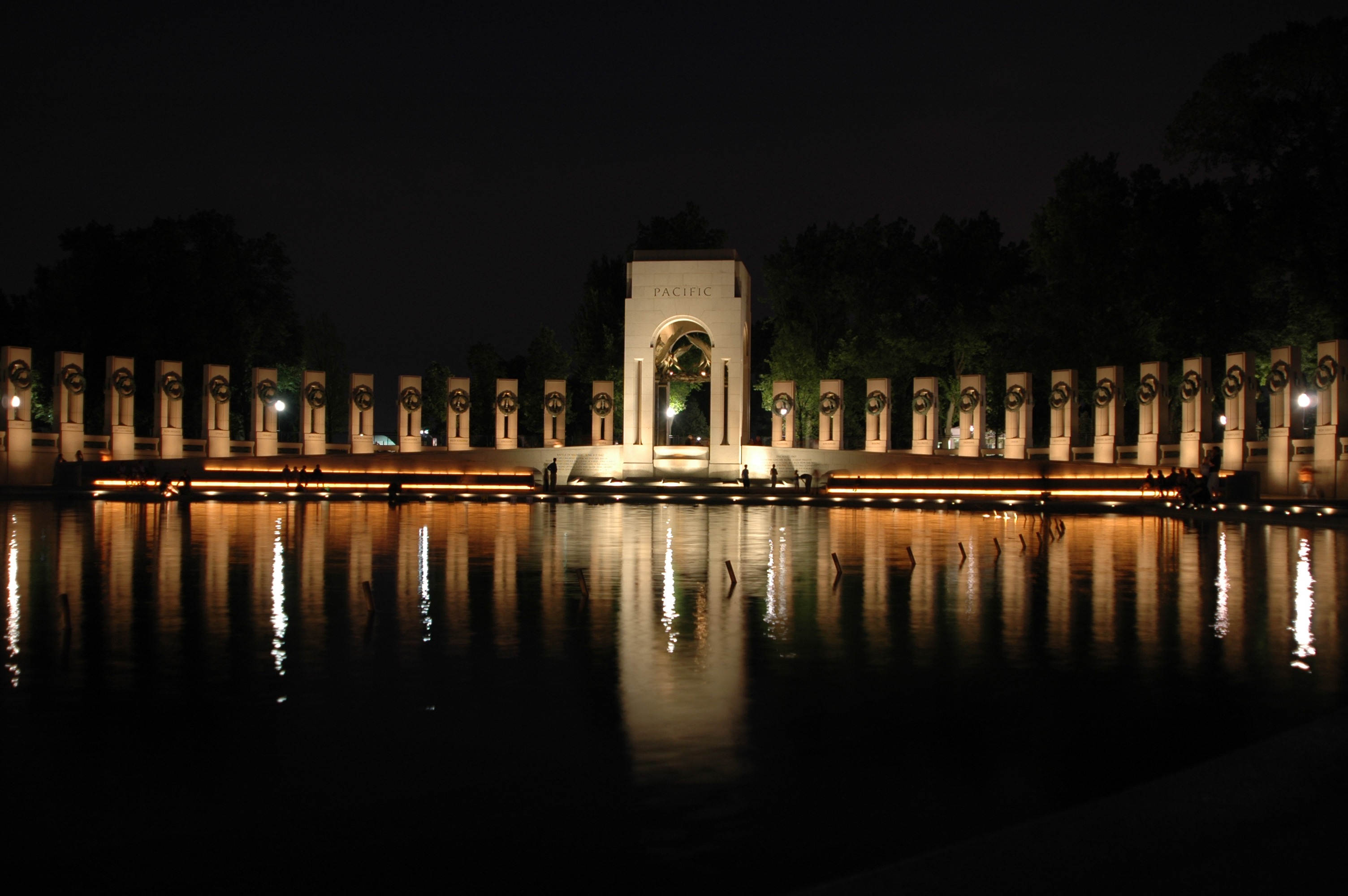 Night view of the World War II Memorial in Washington, DC free image ...