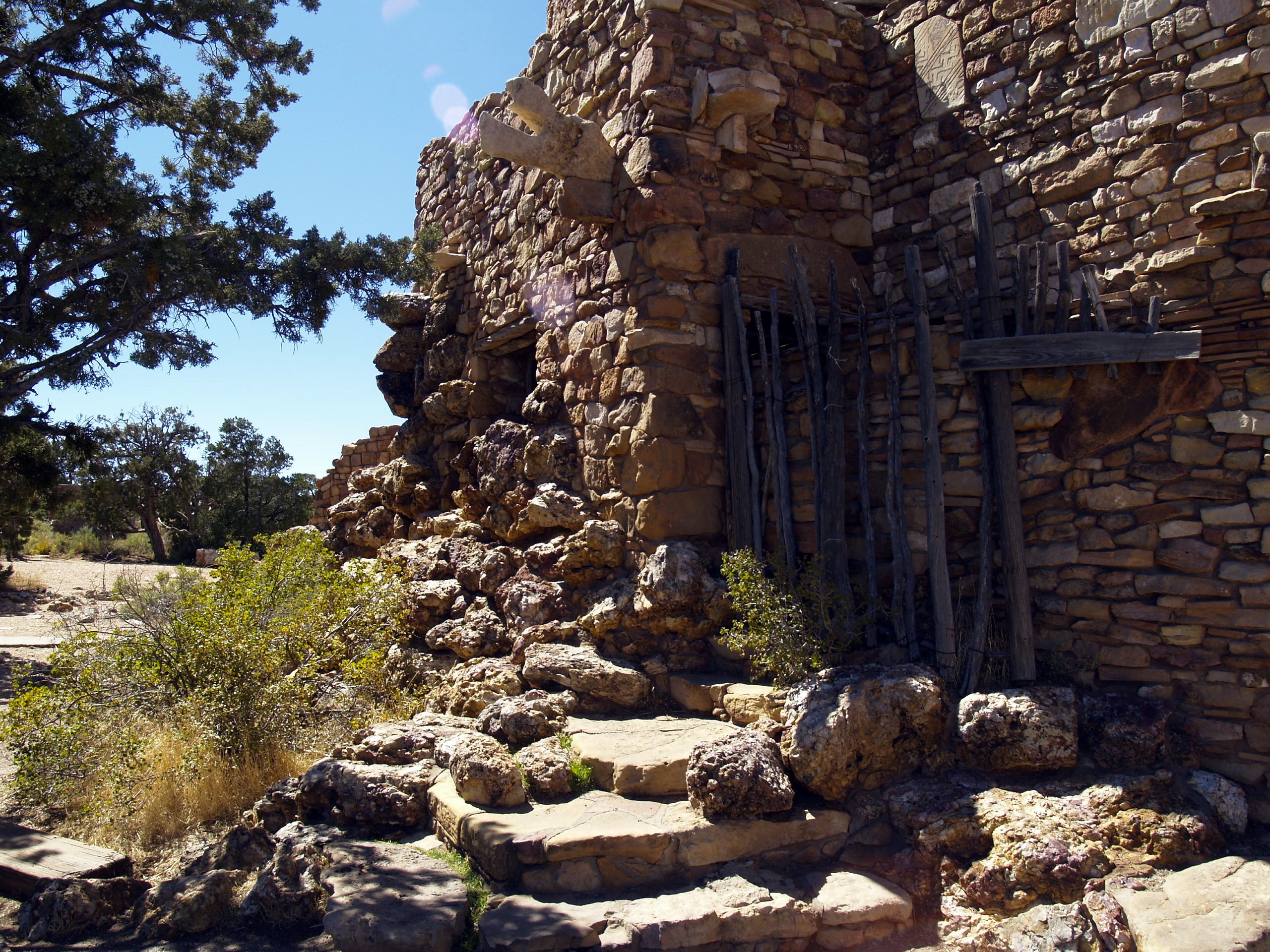 Stone ruins as a landmark in the Grand Canyon free image download