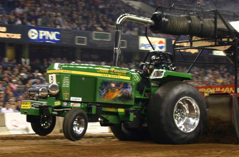 Tractor pulling on stadium free image download