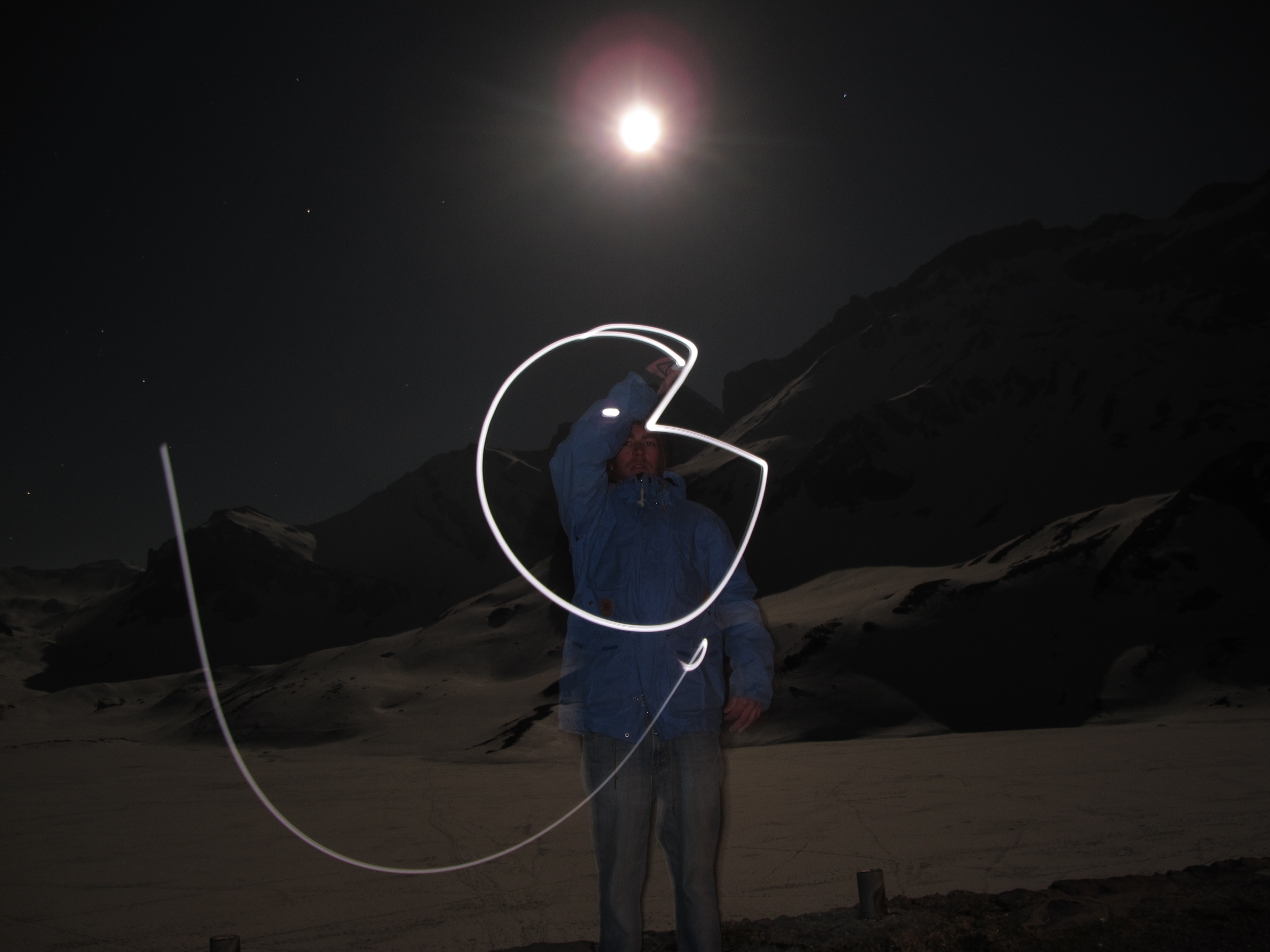 White trace free image download