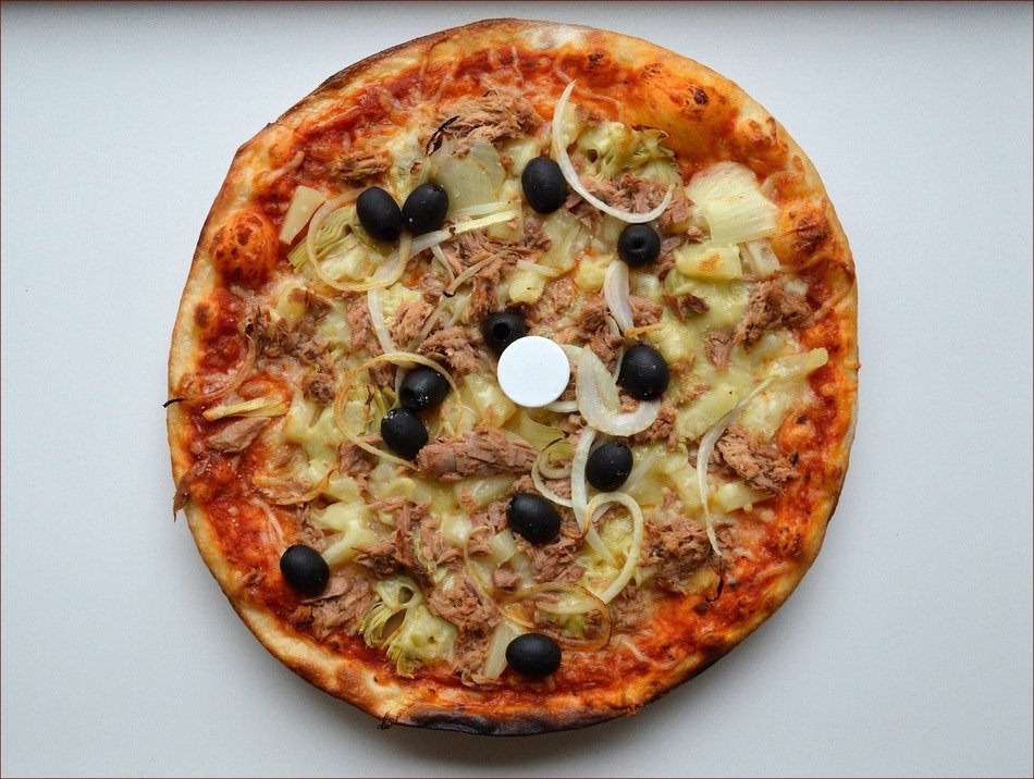 Small pizza with lots of toppings free image download