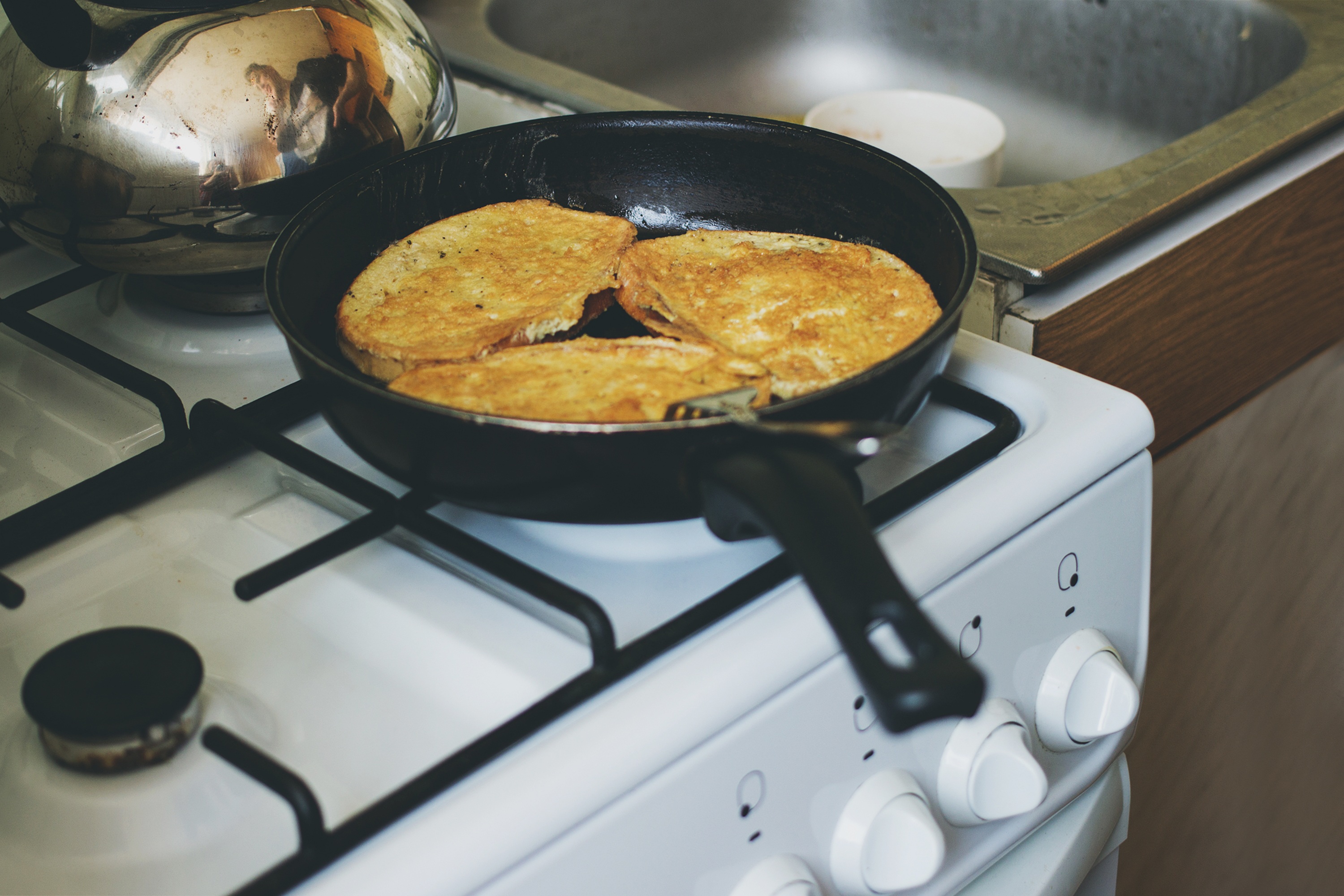 French toast fried in a frying pan free image download