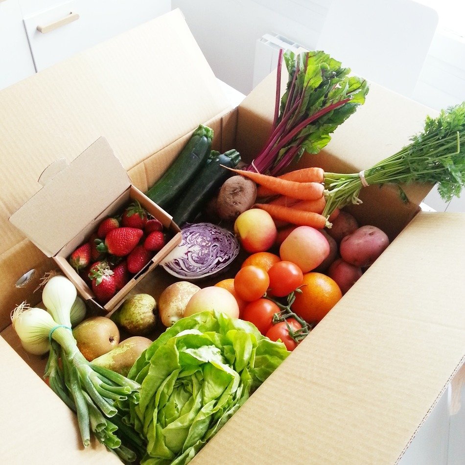 Box with vegetables free image download