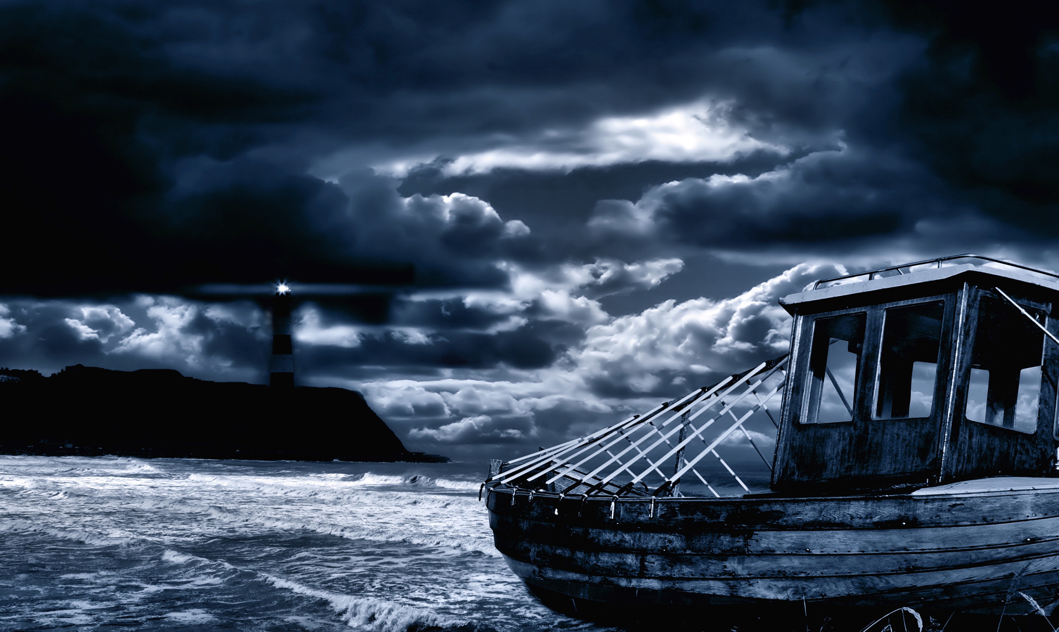 Boot is floating in ocean free image download