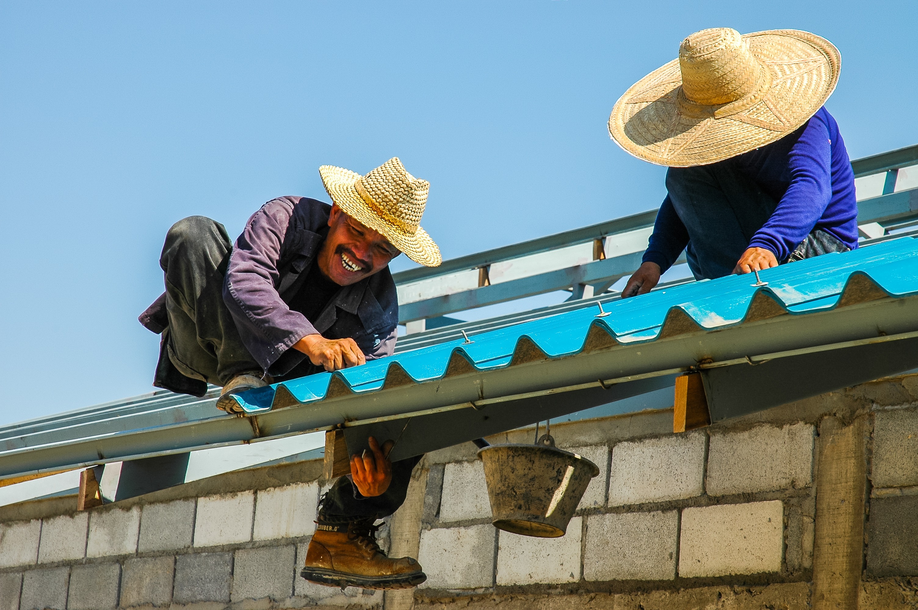 Builders roofers men free image download
