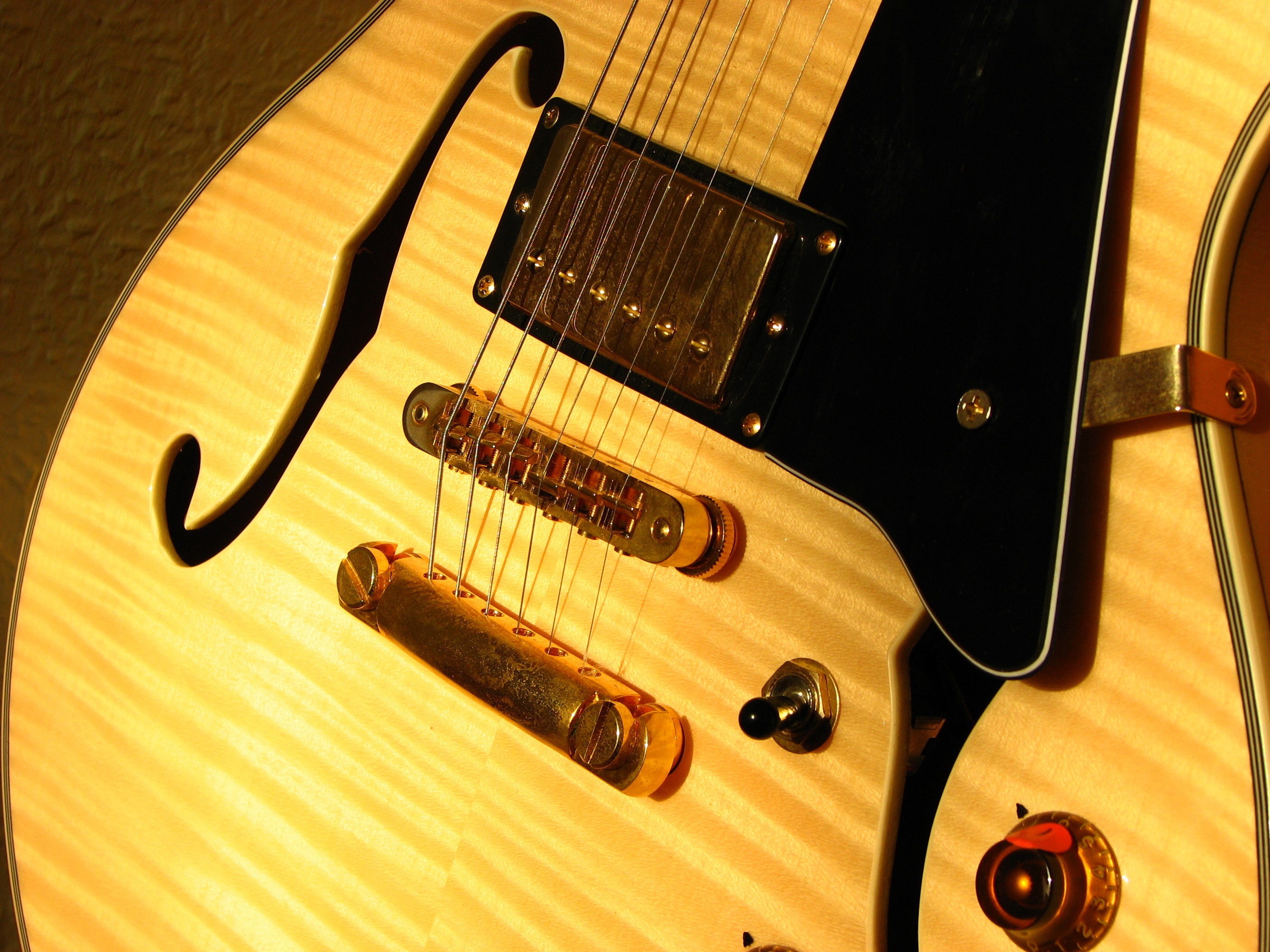 Photo of the yellow electric guitar free image download