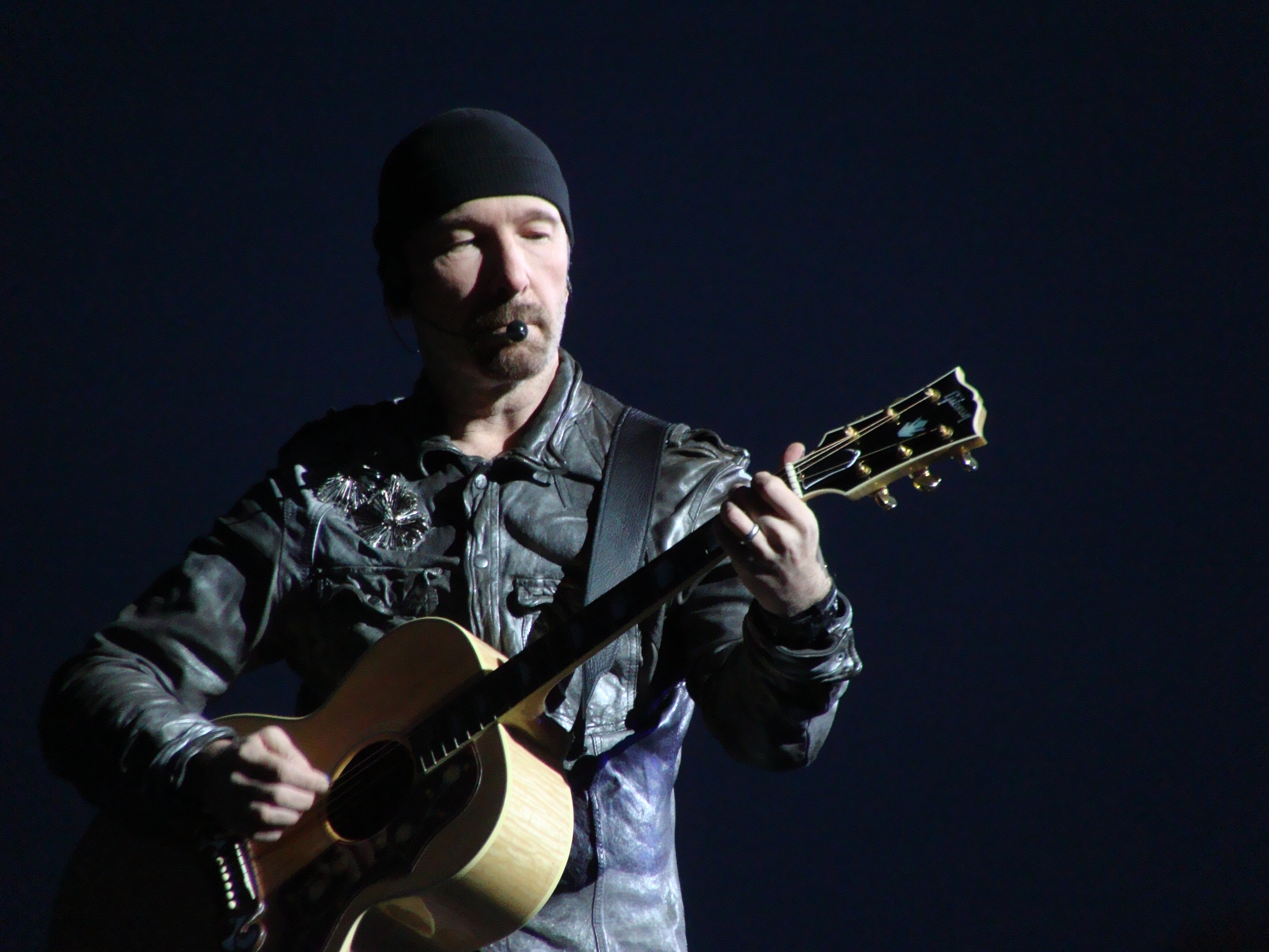 Portrait of guitarist free image download