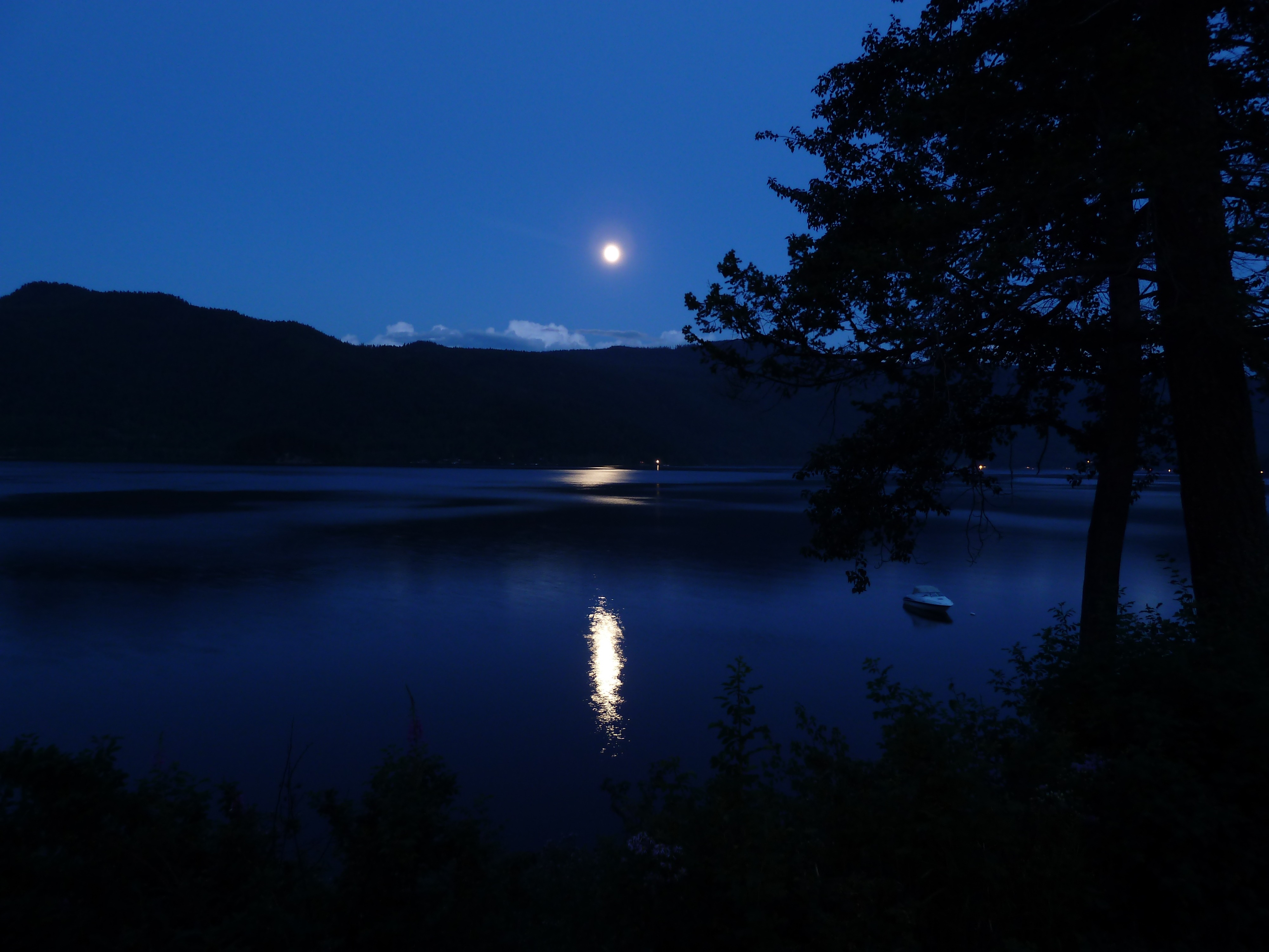Moon shine lake free image download