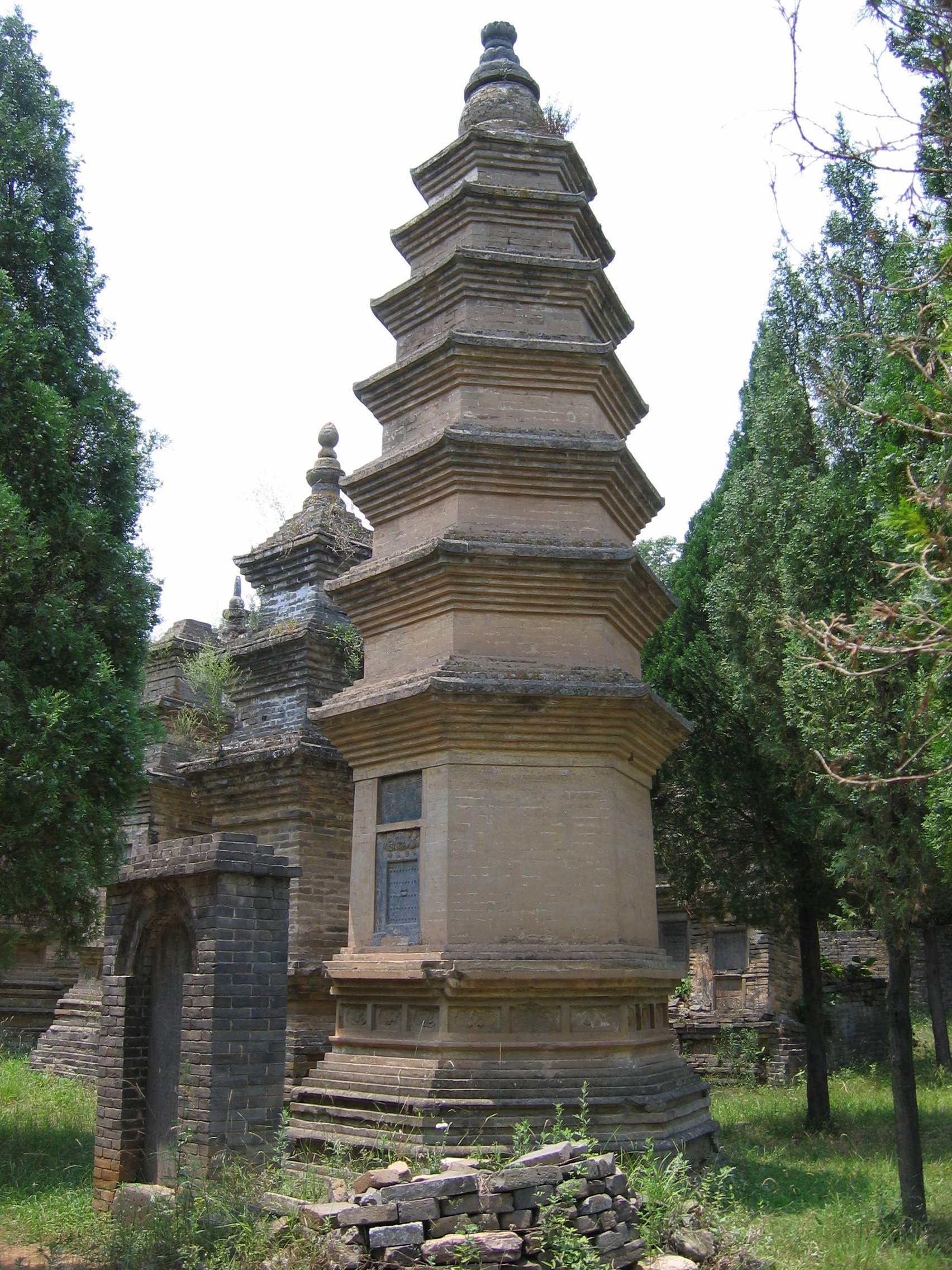 Large monument in a cemetery in china free image download