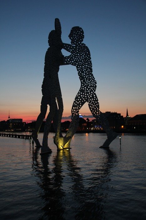 Molecule Man - a work of monumental art, erected in Berlin free image ...