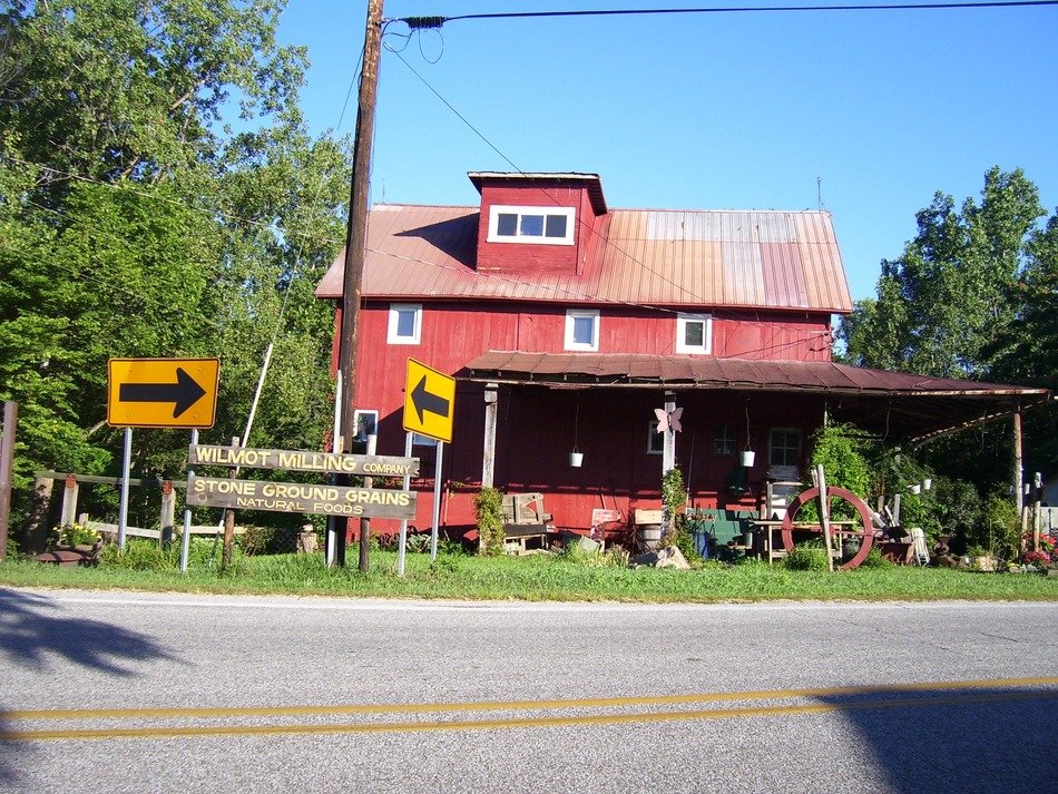 Red shed at road in countryside free image download