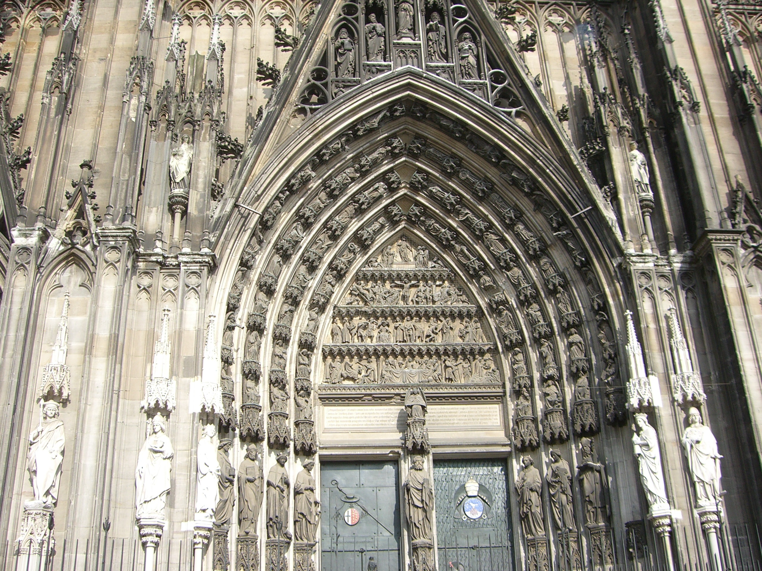 Facade of the Cologne Cathedral with sculptures free image download