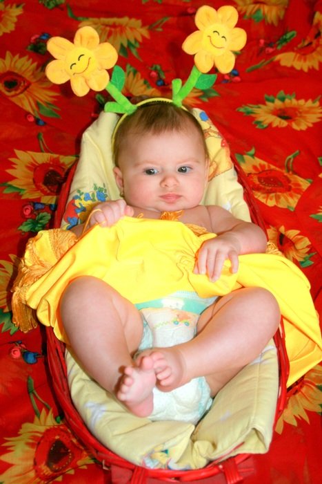 Little baby with flowers on her head free image download
