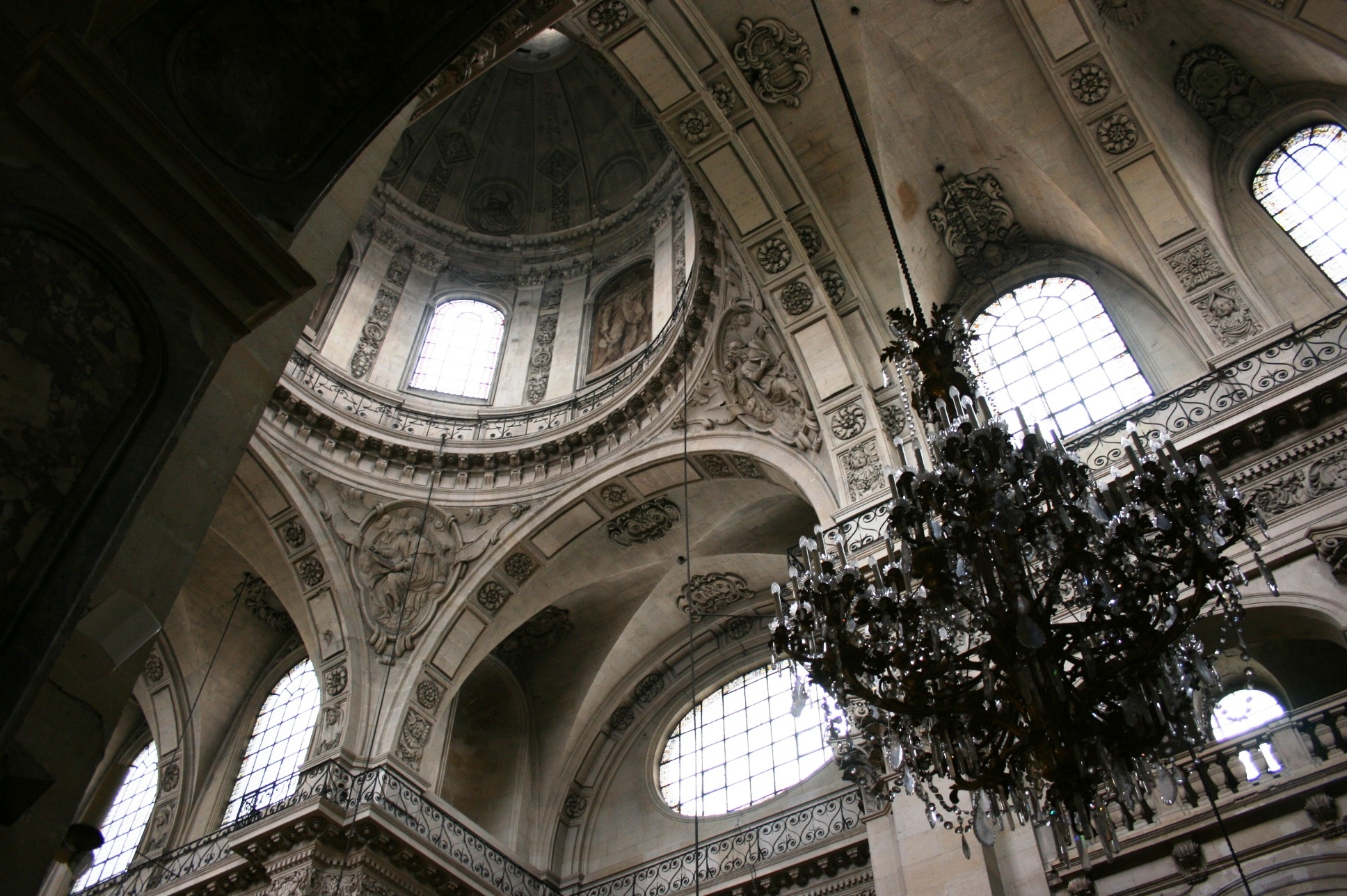 Internal arches of the church of St. Paul in Paris free image download