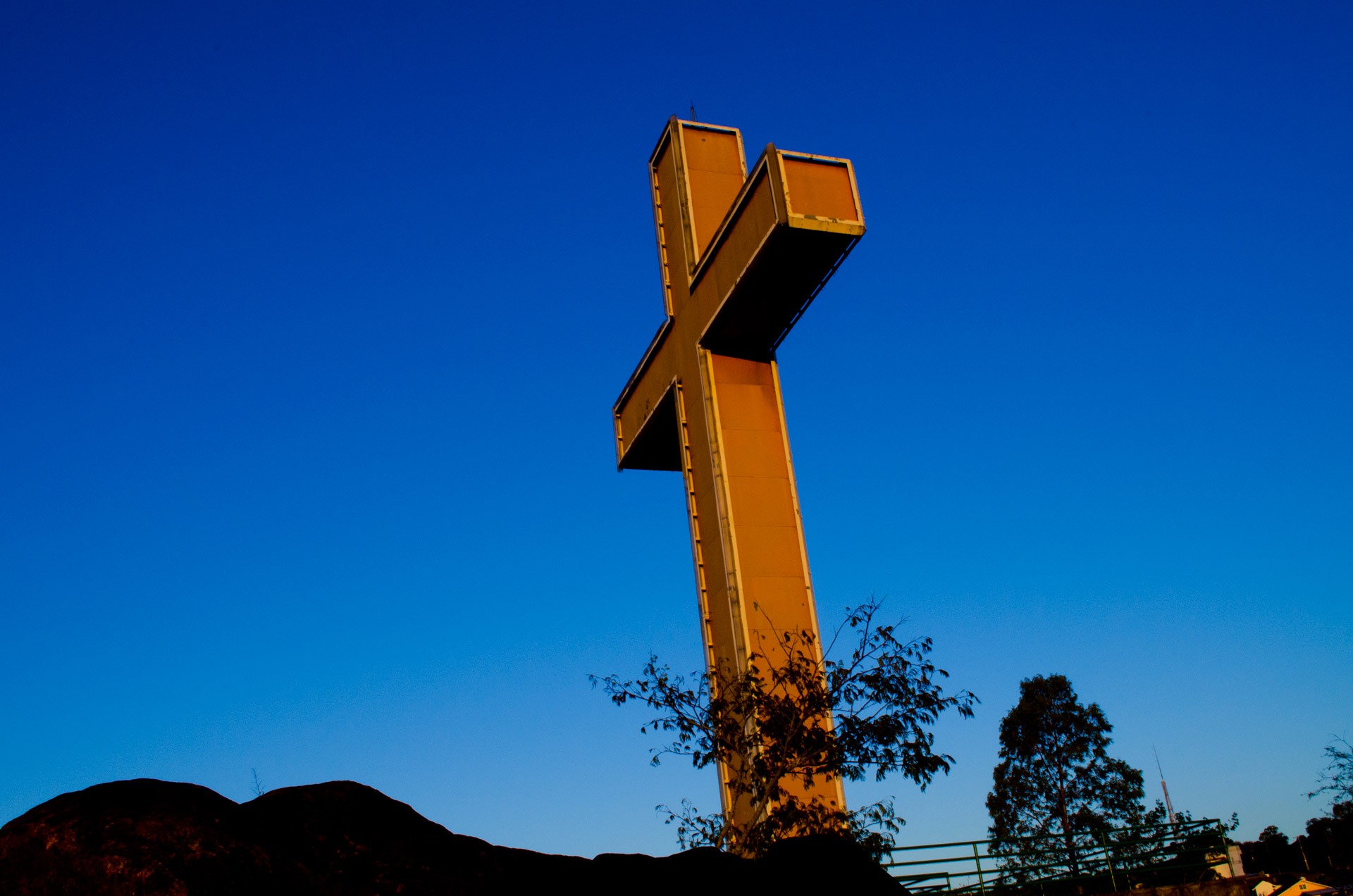 Cross in the blue sky free image download