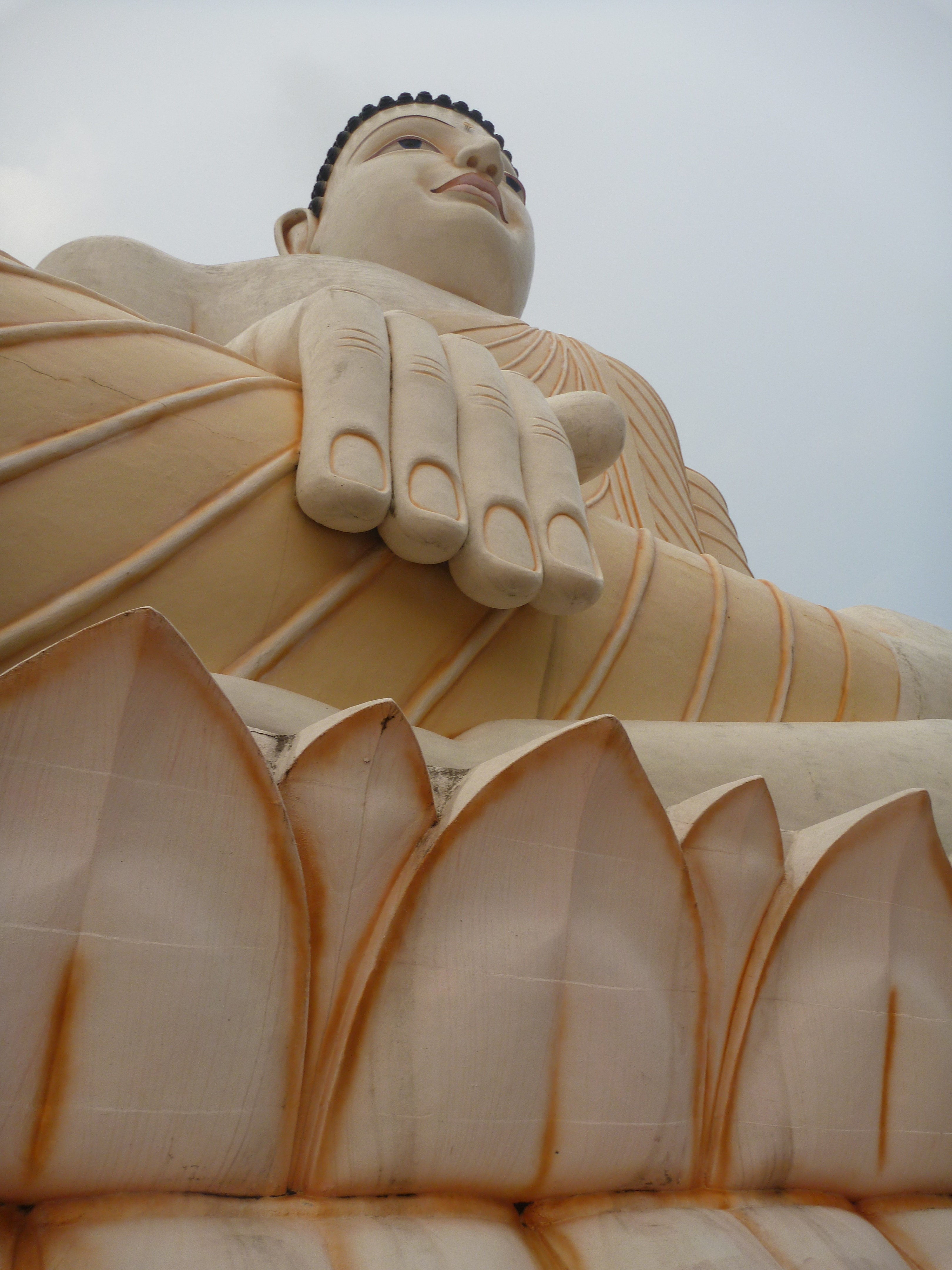 Huge Buddha statue free image download