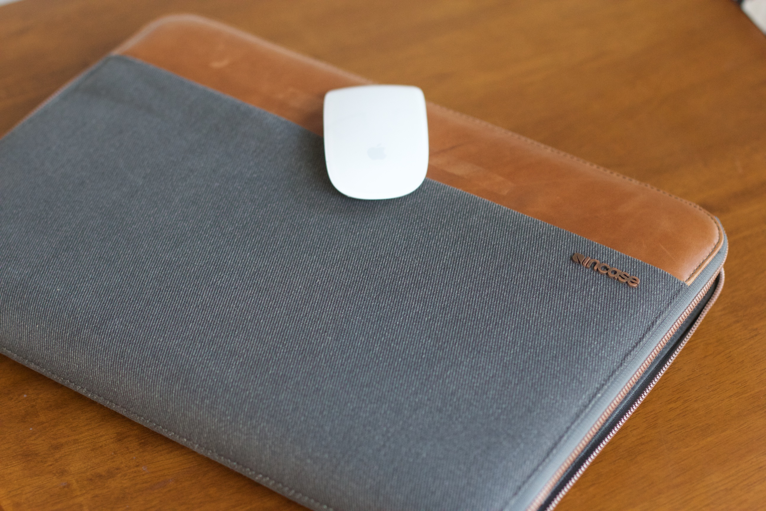 White computer mouse on macbook free image download