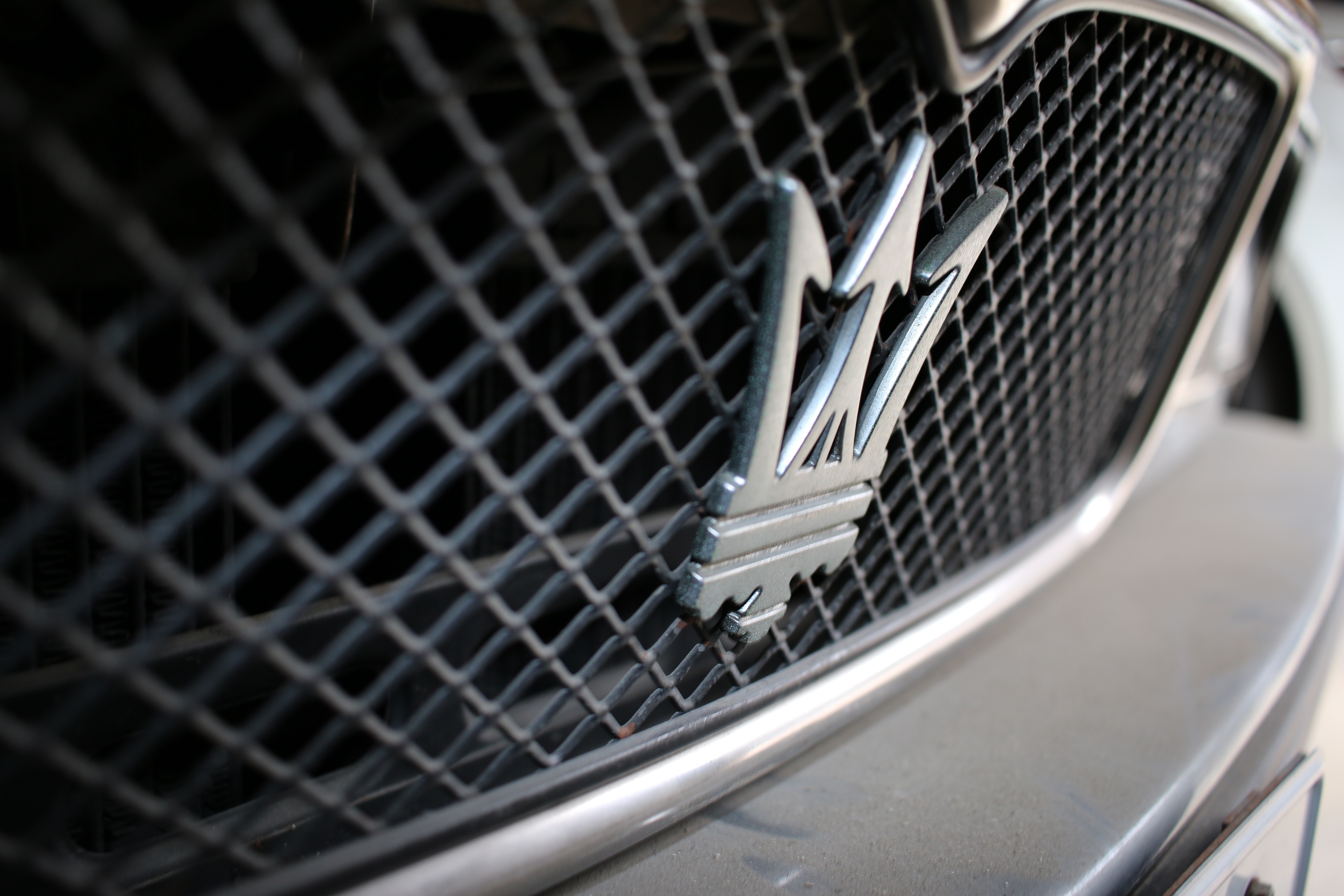 Emblem of the Maserati car close up free image download