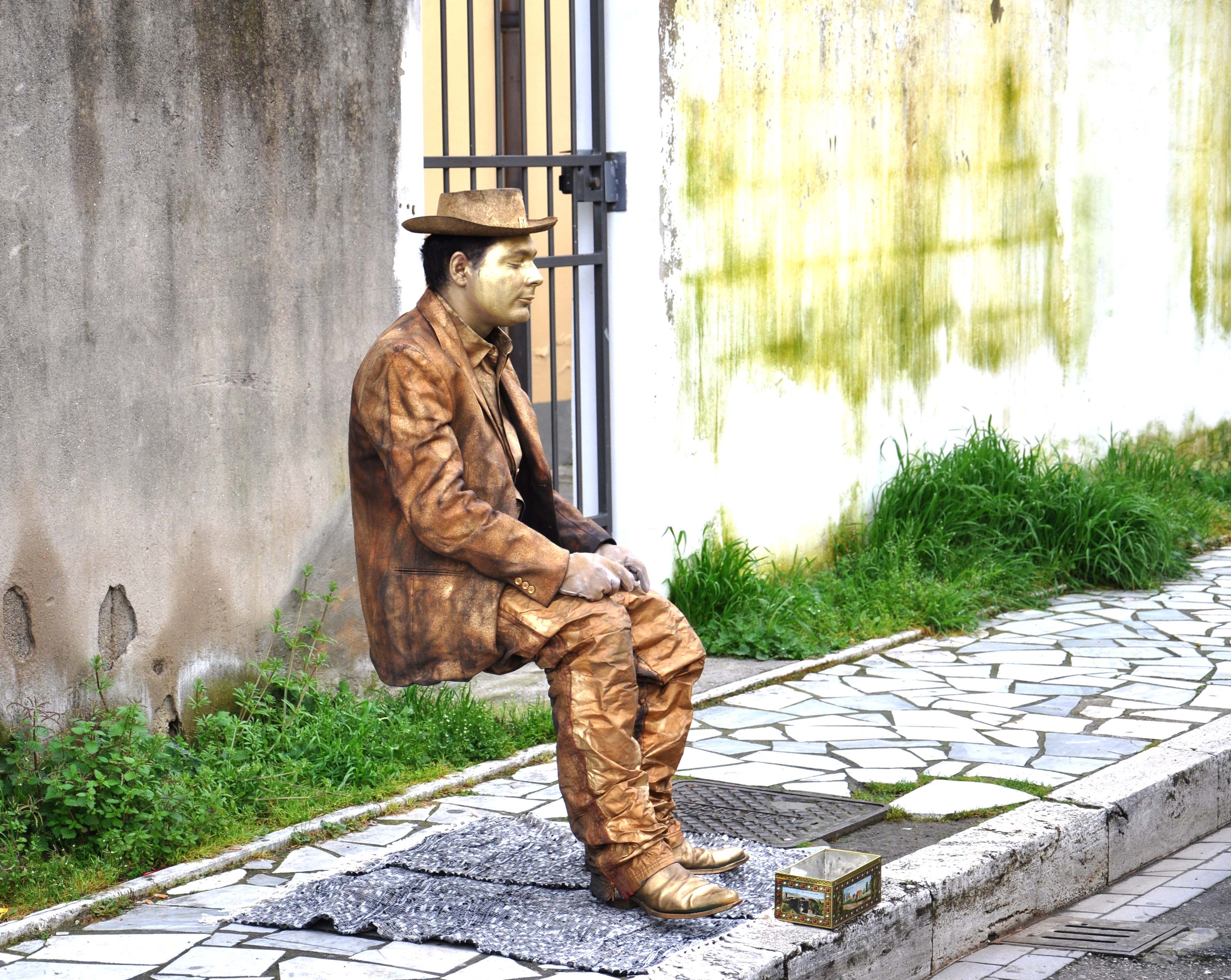 Sitting statue on european street free image download