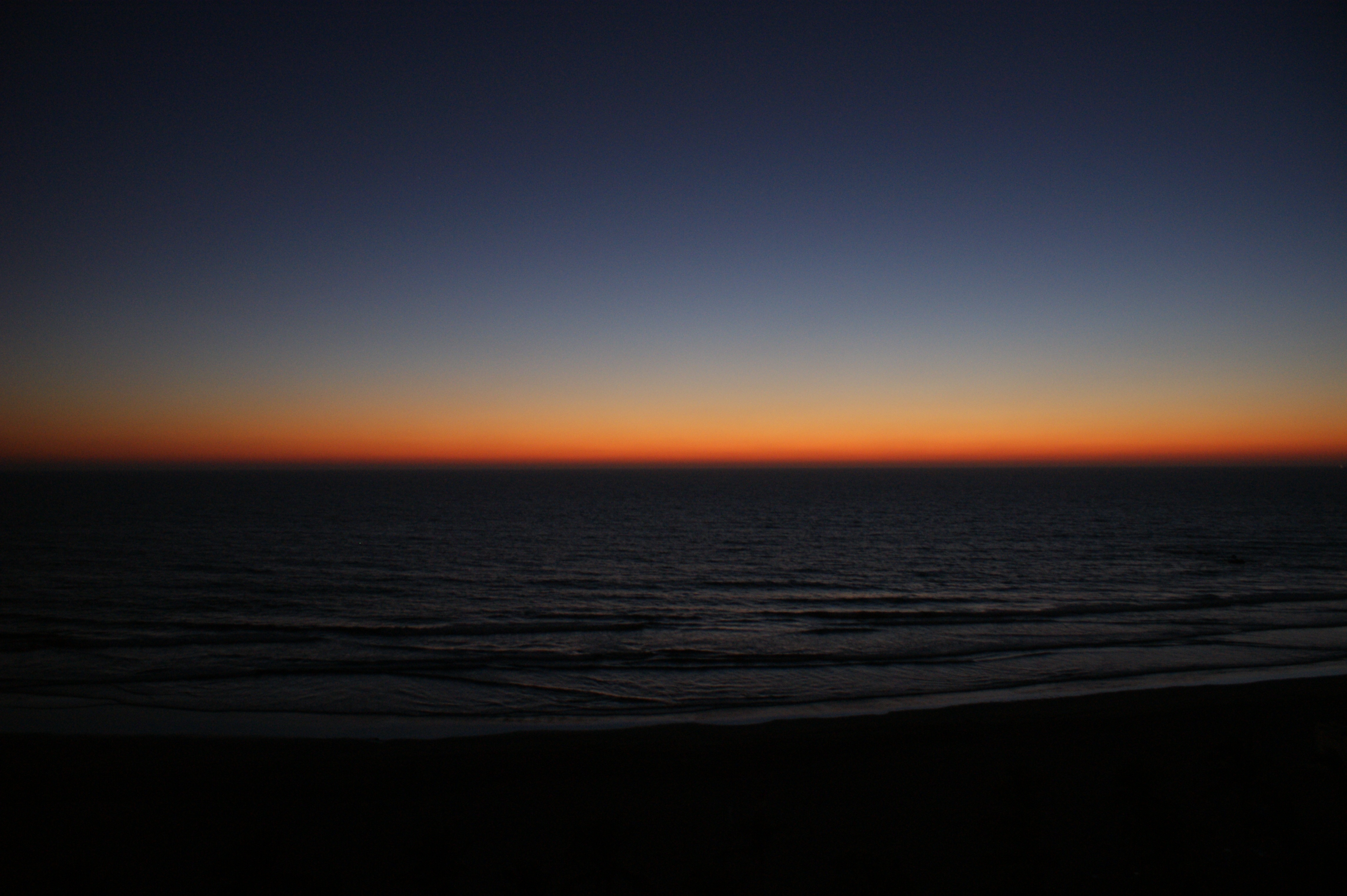 Red horizon on the ocean free image download