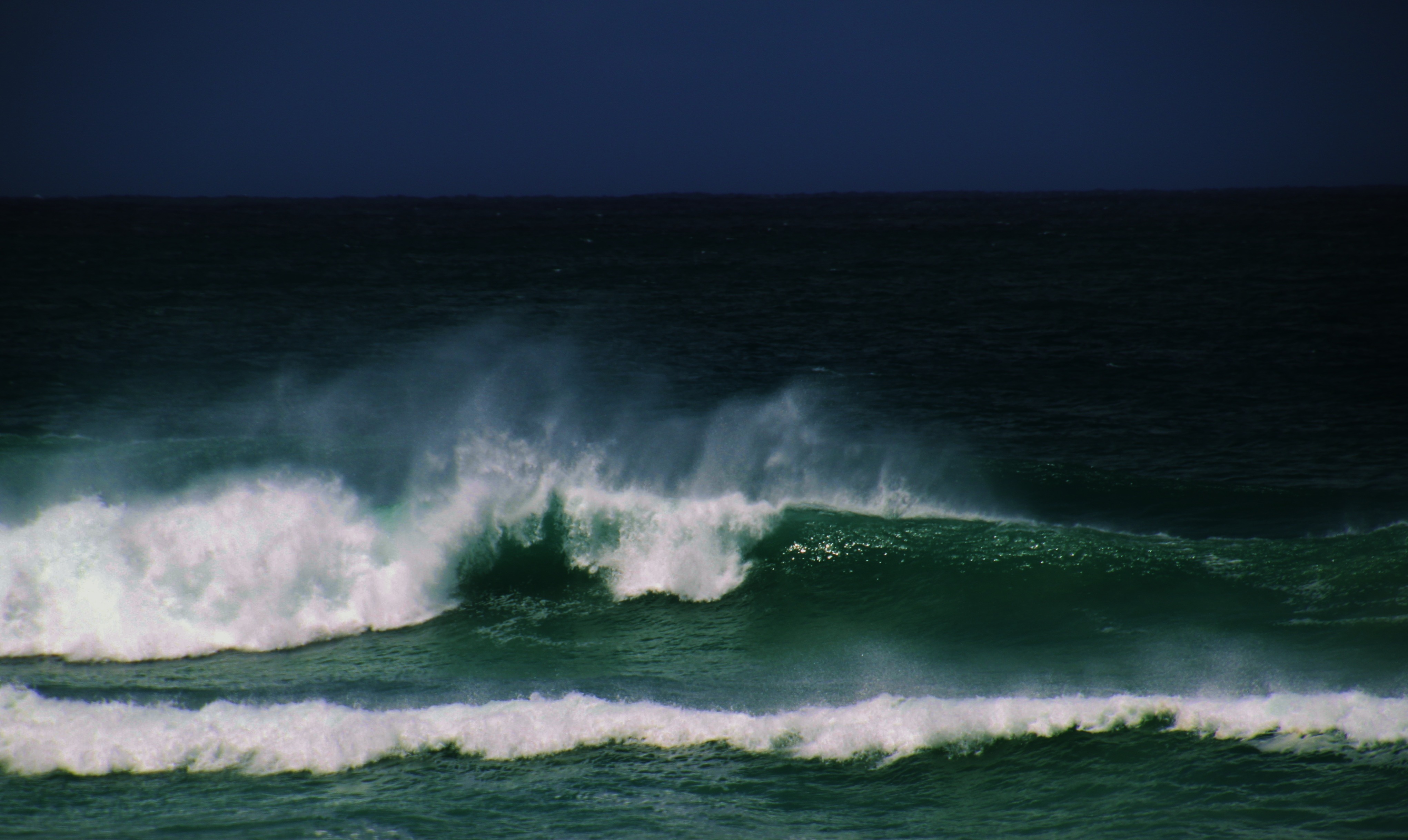 Photo of dark green sea waves free image download
