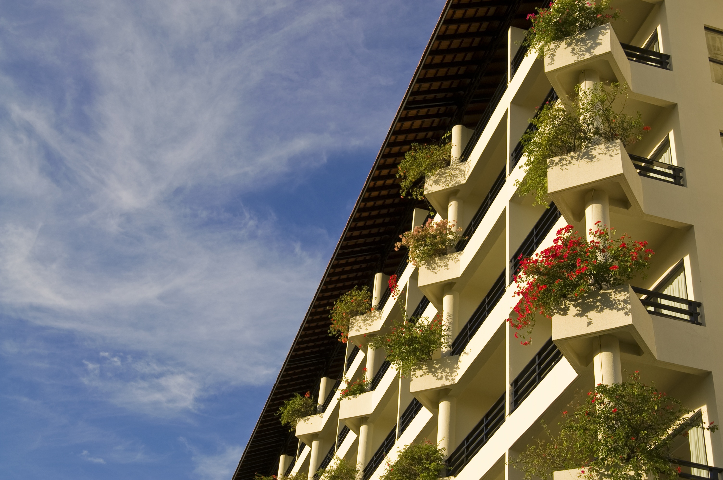 Side view of the resort hotel free image download