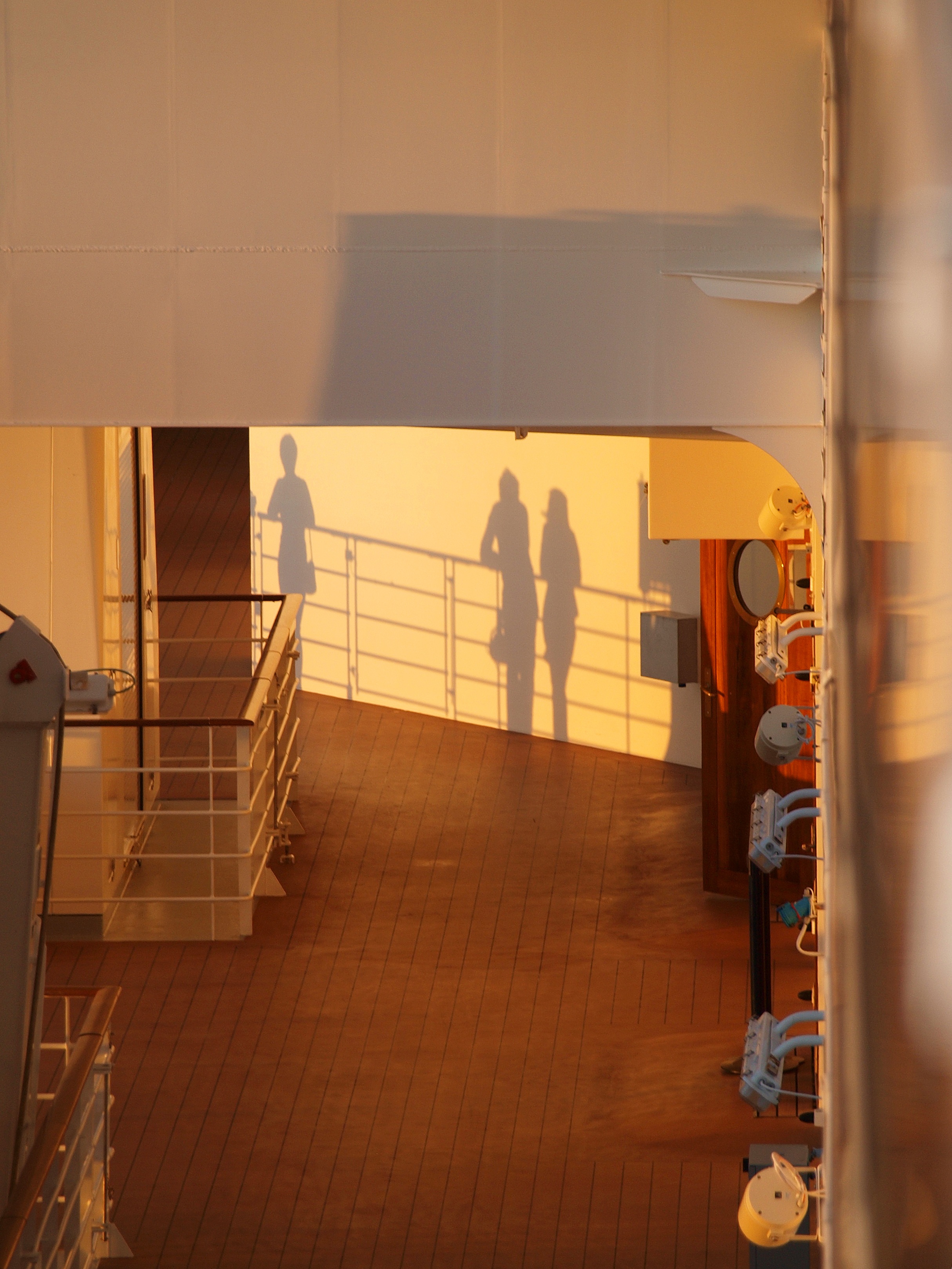 The shadows vacationers on a ship free image download