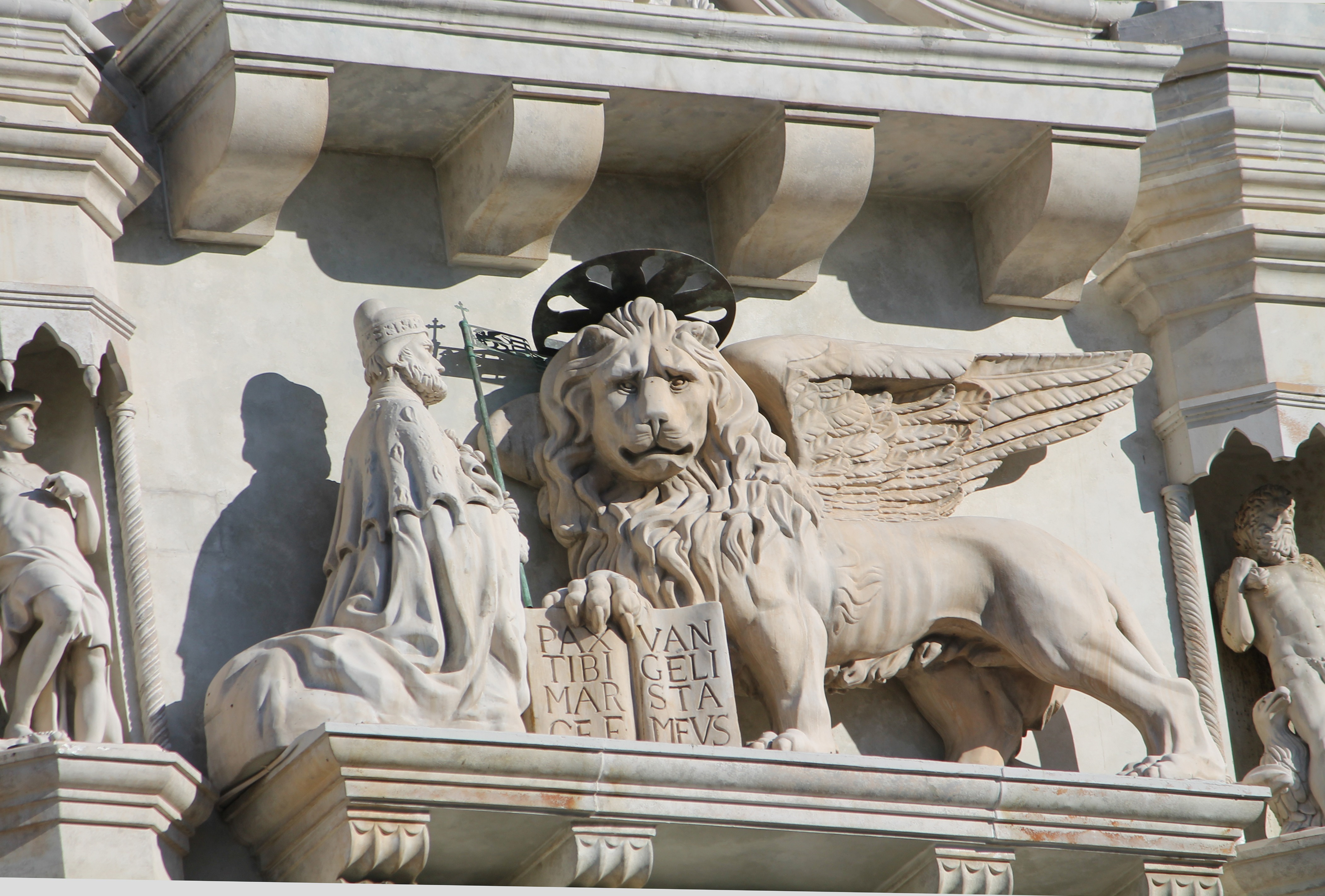 Stone lions as decor free image download