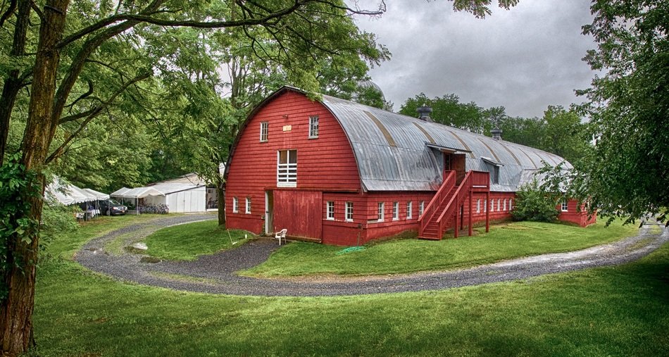 Big red barn on a ranch free image download