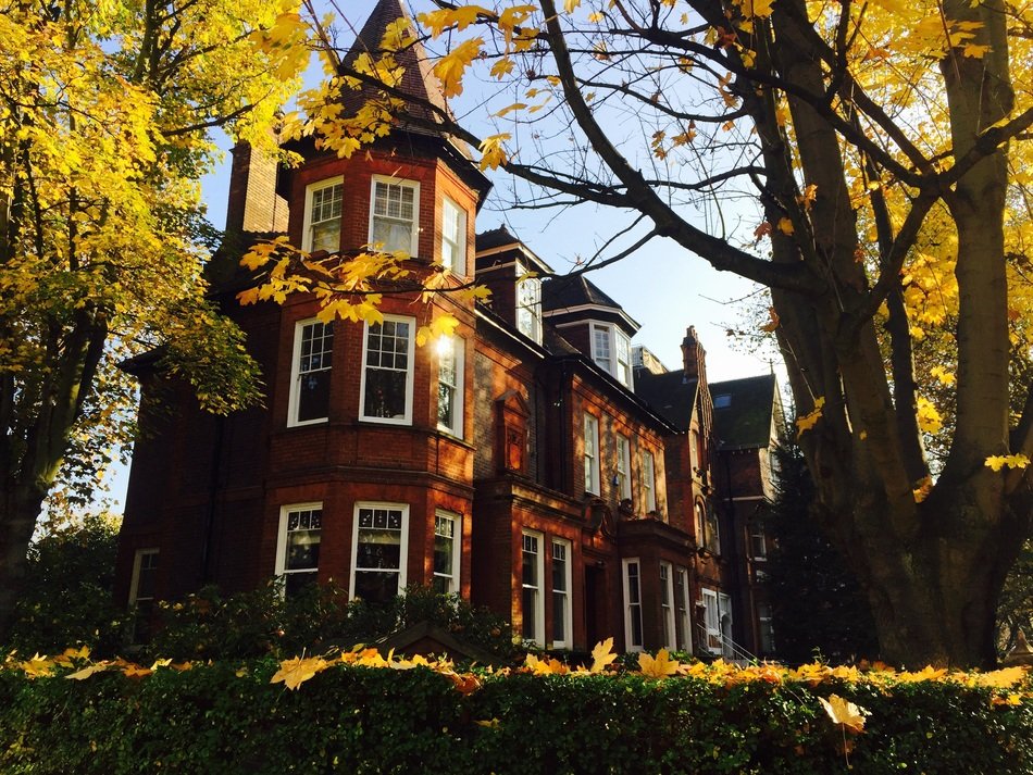 The mansion in autumn colors free image download