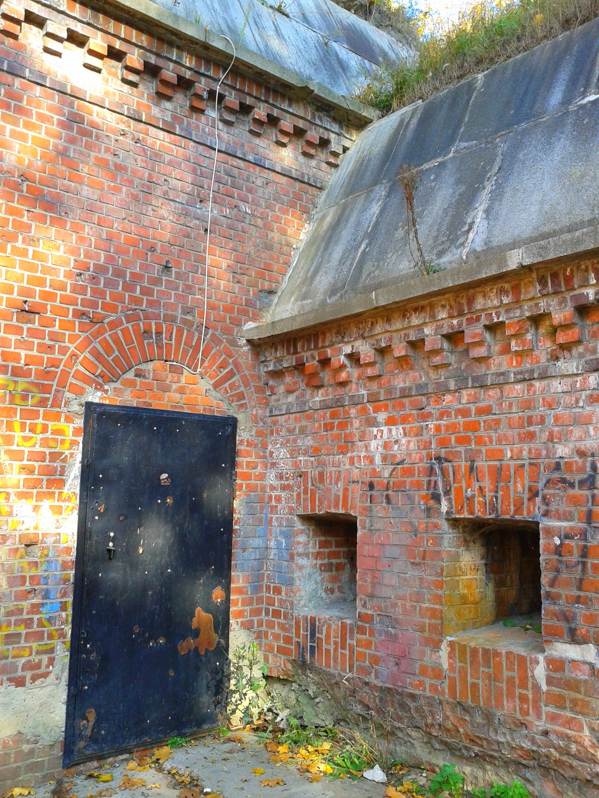 Fort monument in Lake Dusia free image download