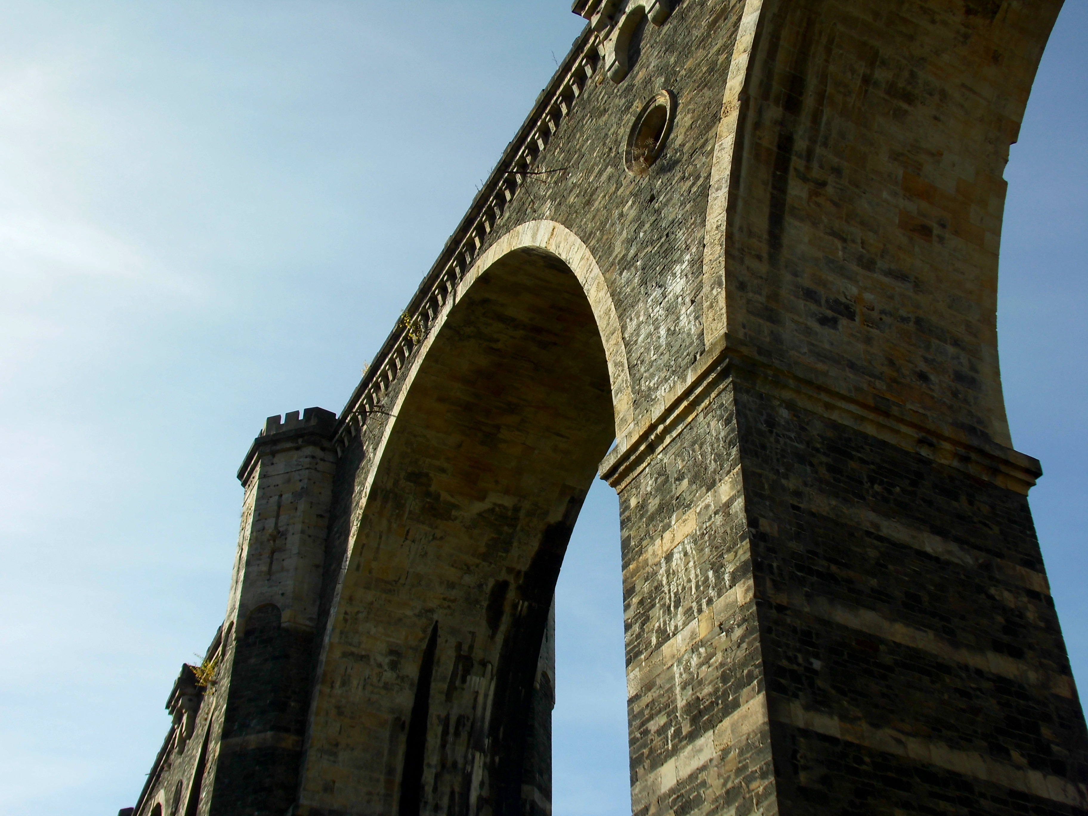 Stone arch railway bridge free image download
