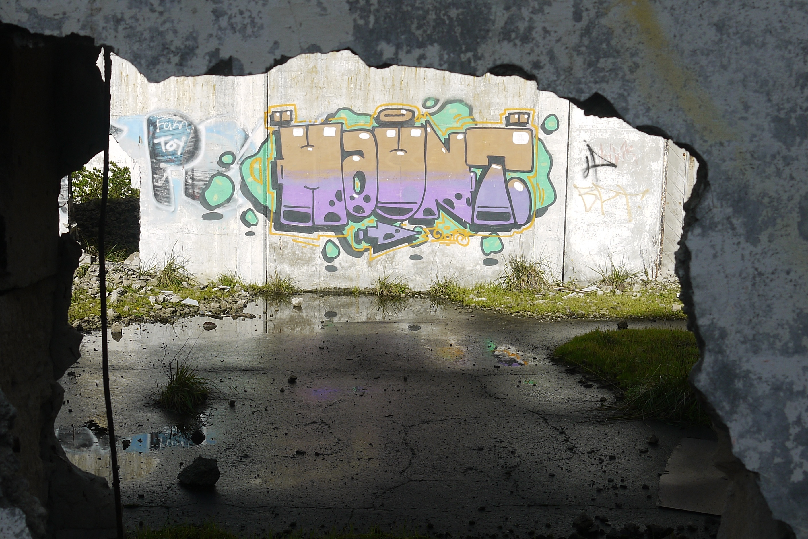 Graffiti and shadows free image download