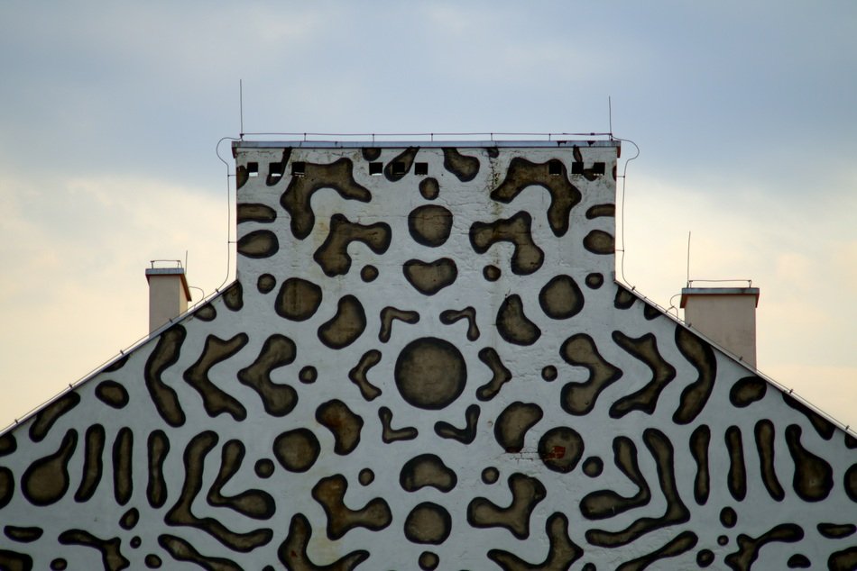 Geometric painting on the facade of the building free image download