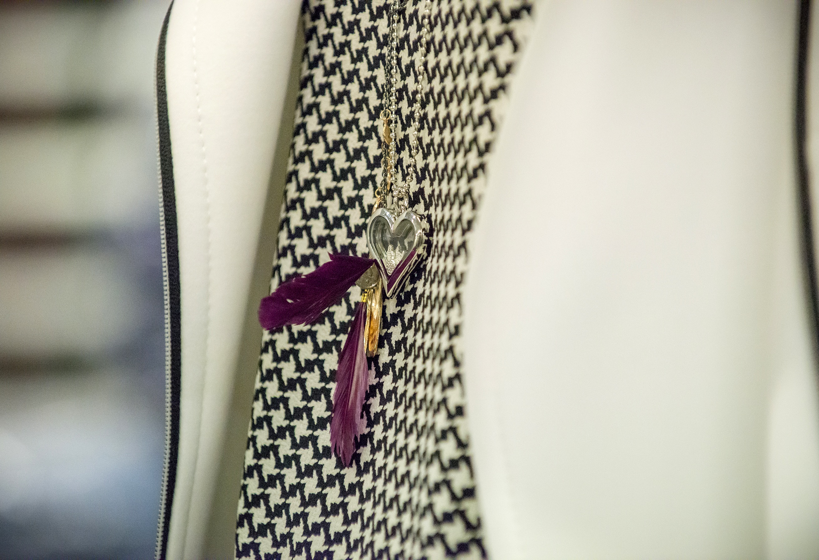 Chain on clothes free image download