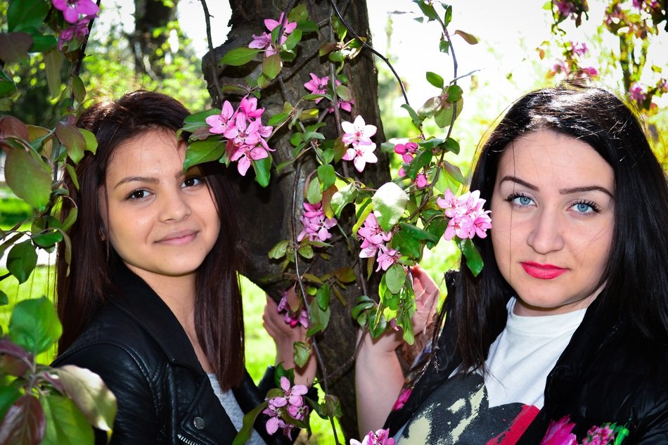 Strikingly beautiful Girls free image download