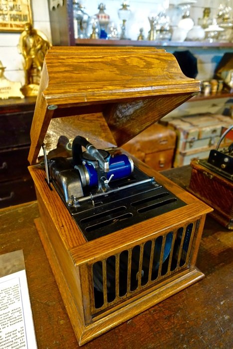 Beautiful old antique phonograph free image download