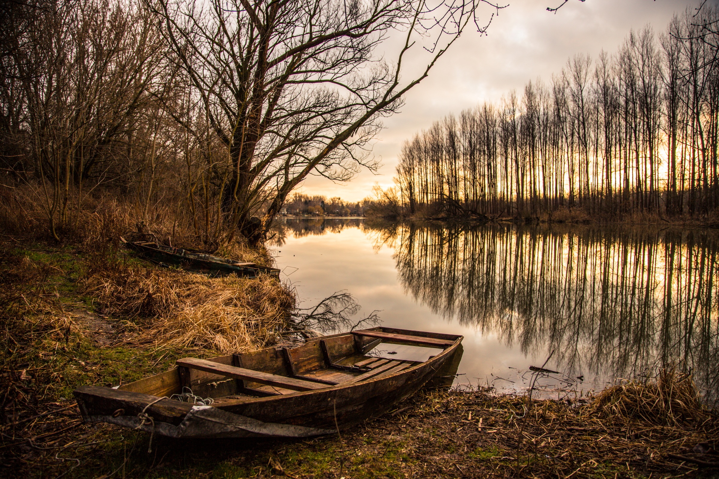 Boat on the riverside free image download