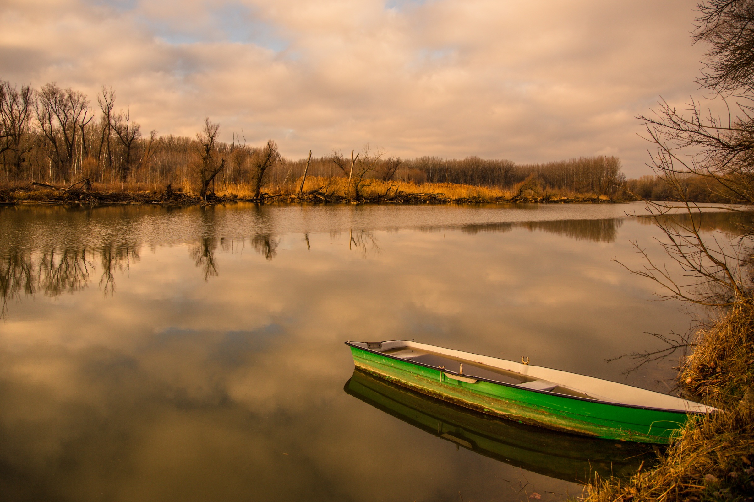 Boat on the peaceful river free image download