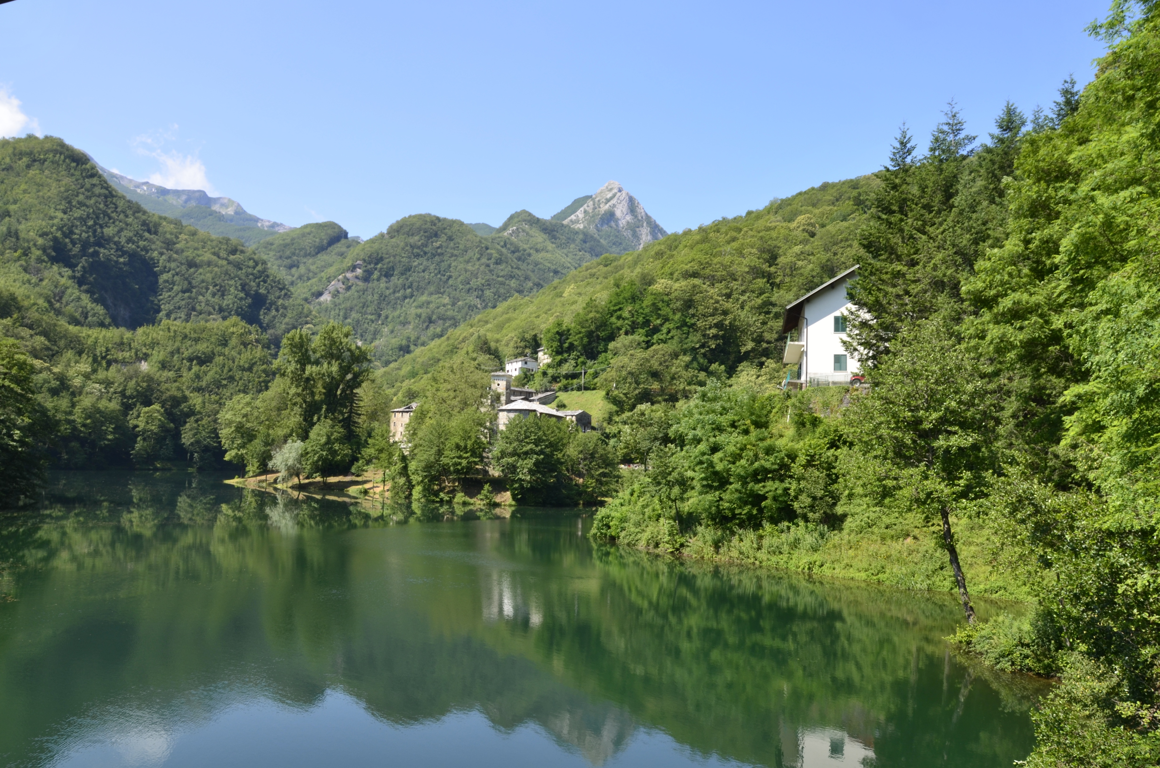 The Garfagnana Lake Of Isola Santa free image download
