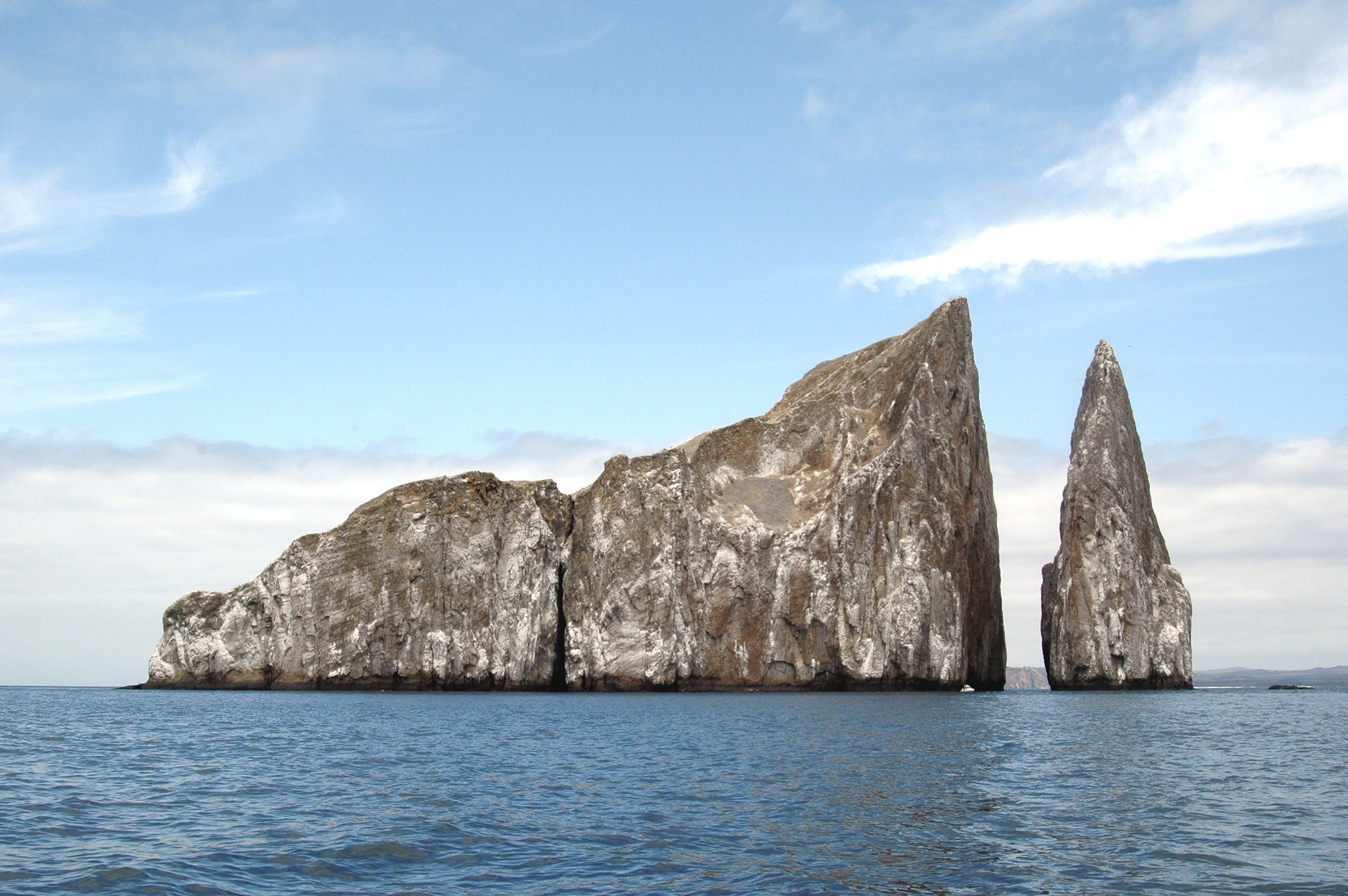 Islet in a Pacific Ocean free image download