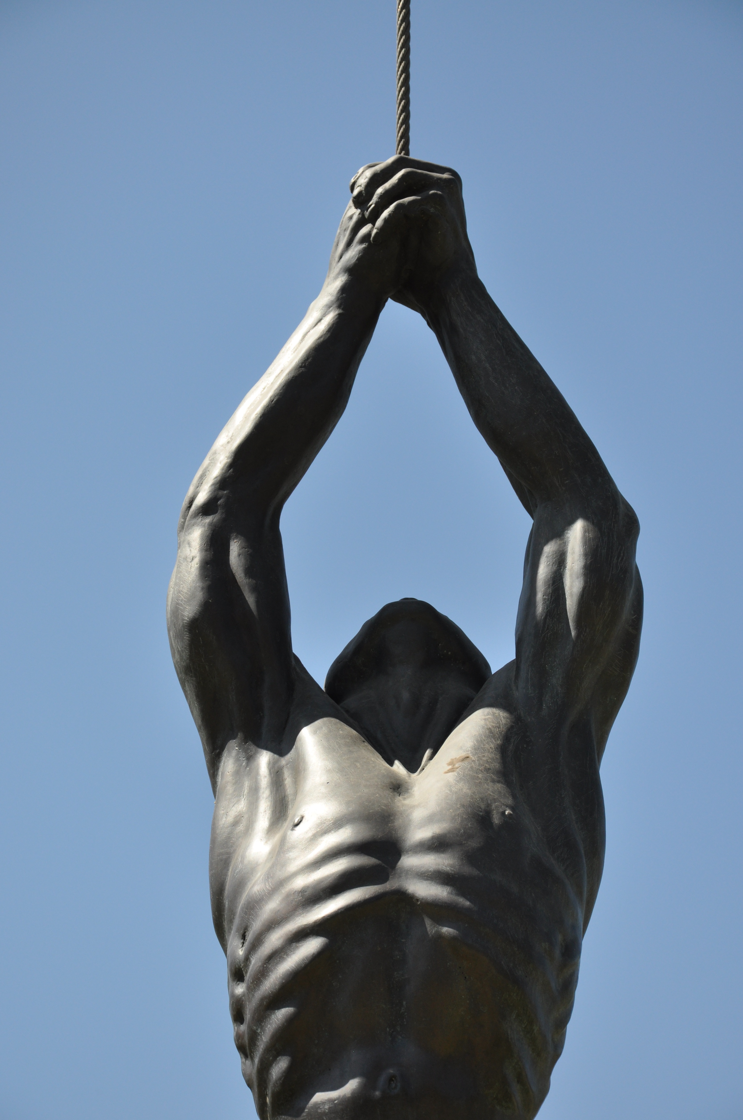 Statue of man in sculpture park in santiago free image download