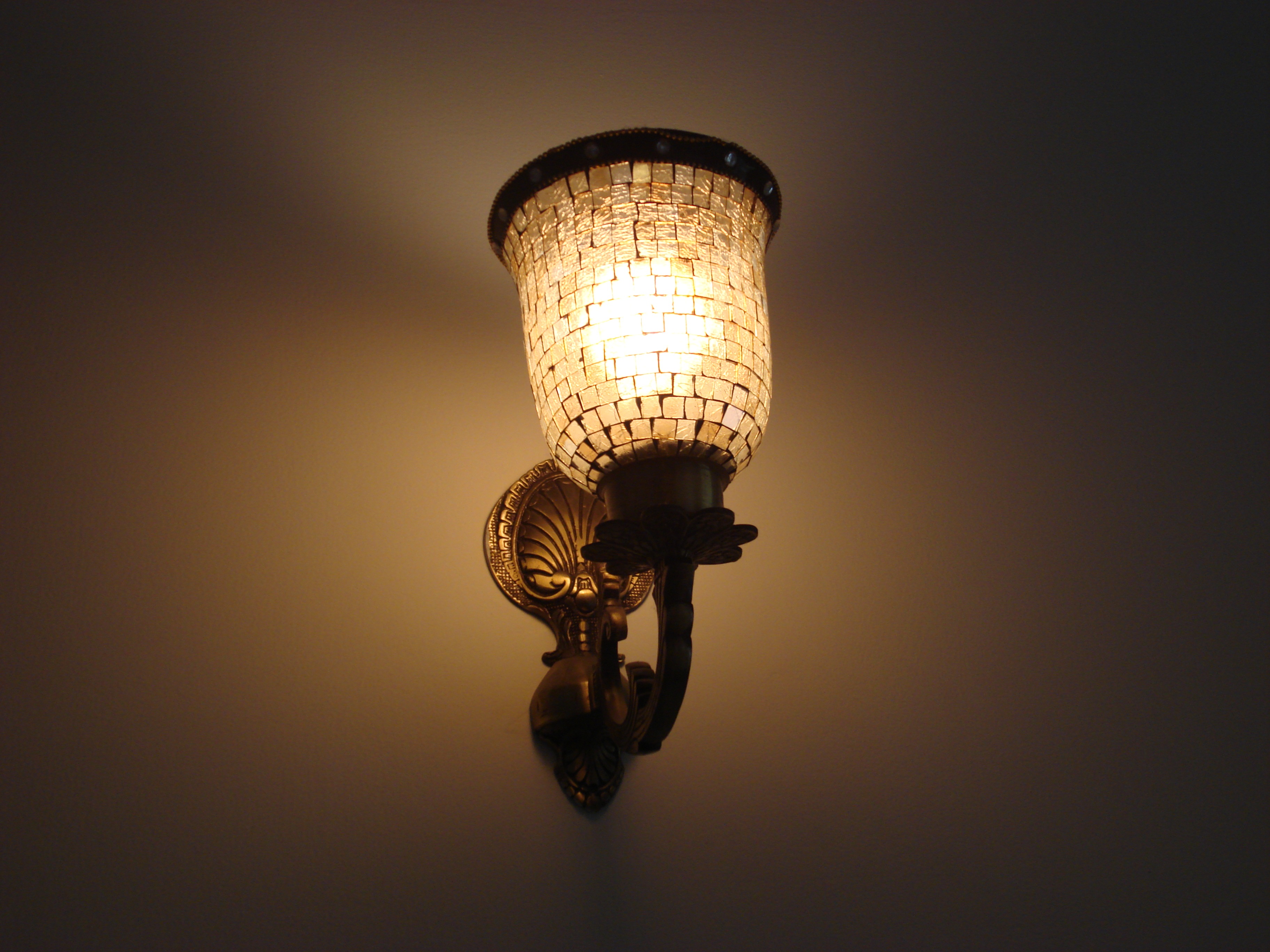 Wall lamp in the house free image download