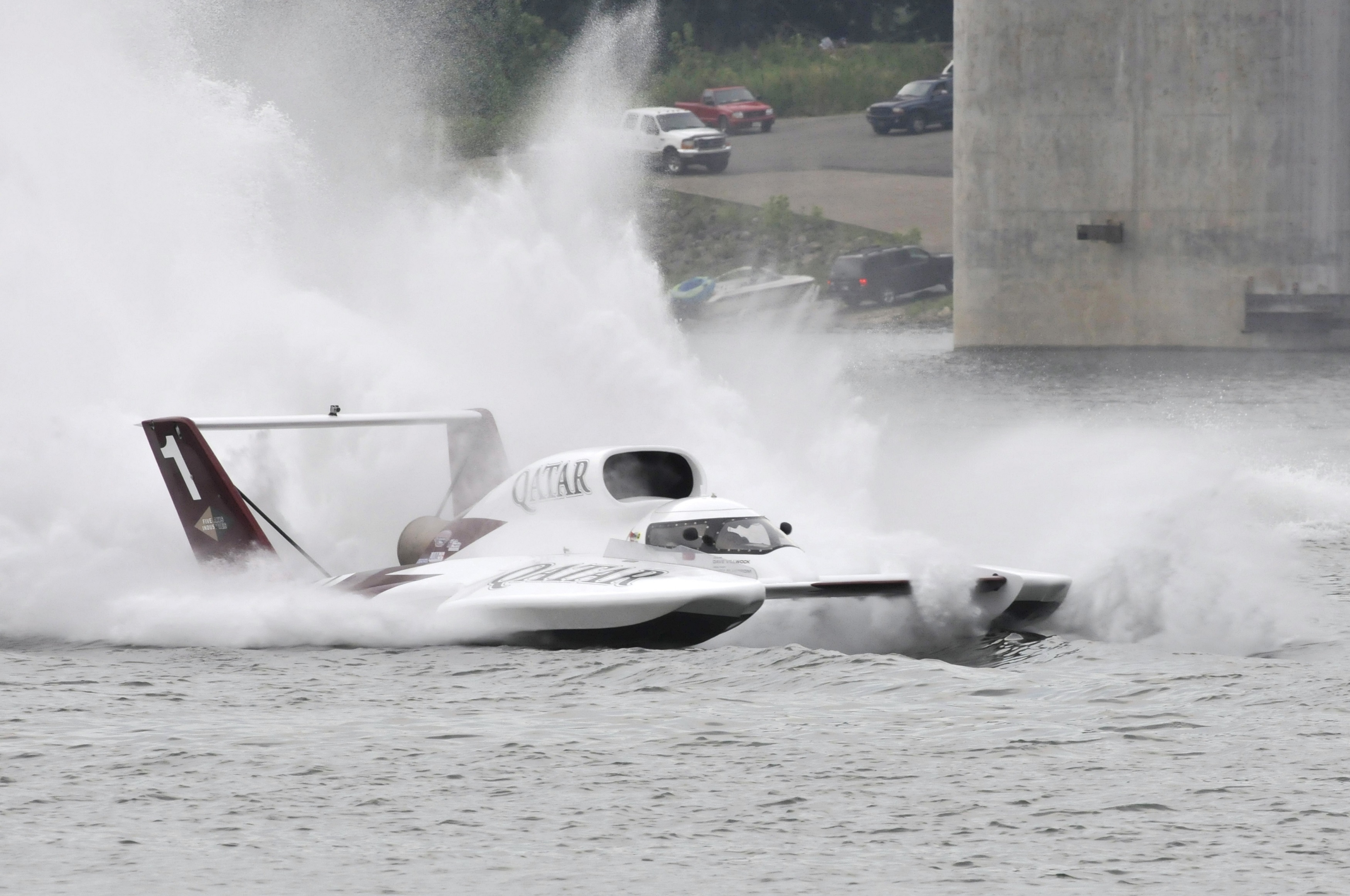 Hydroplane speeding on water free image download
