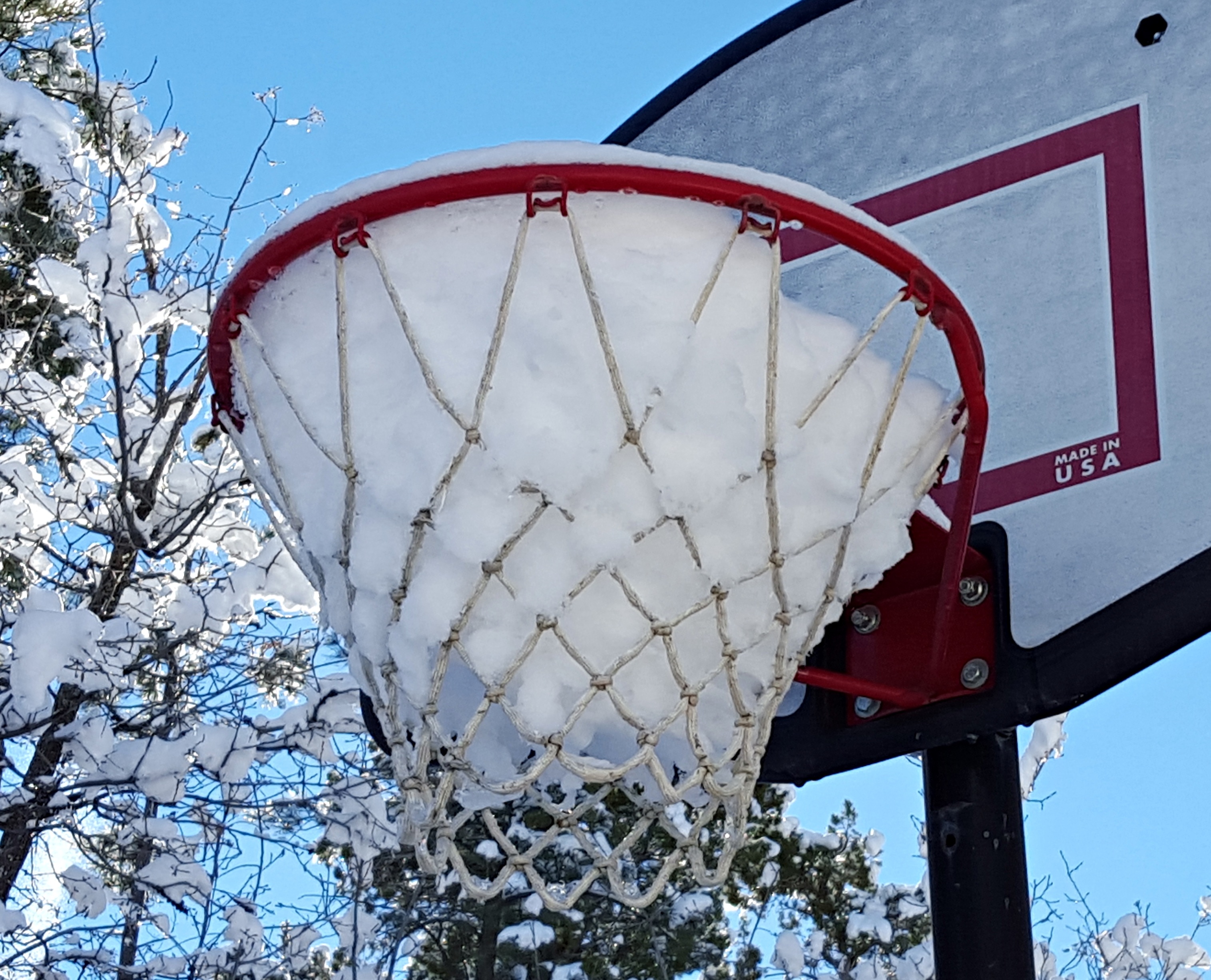 Snow in the basketball hoop in winter free image download