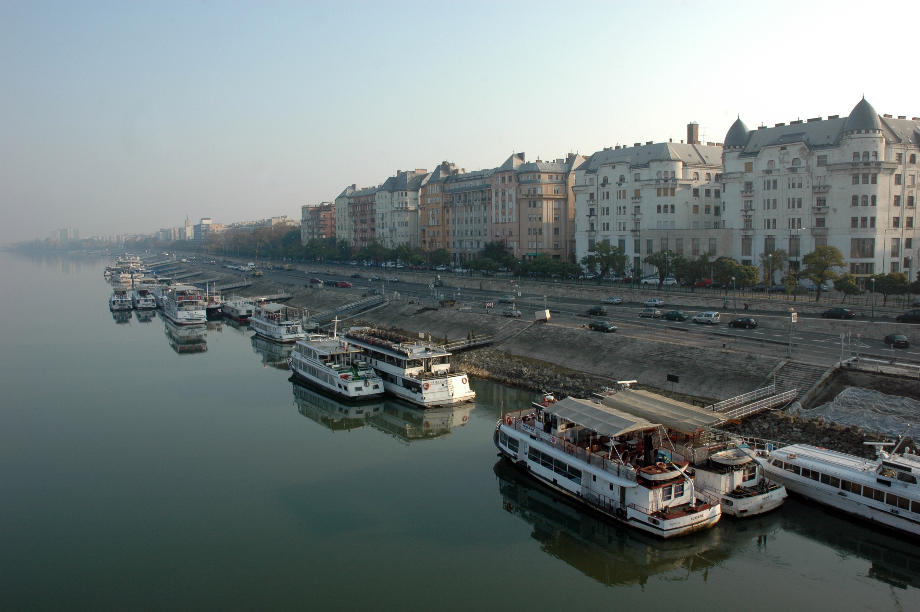 Port with boats in Budapest free image download