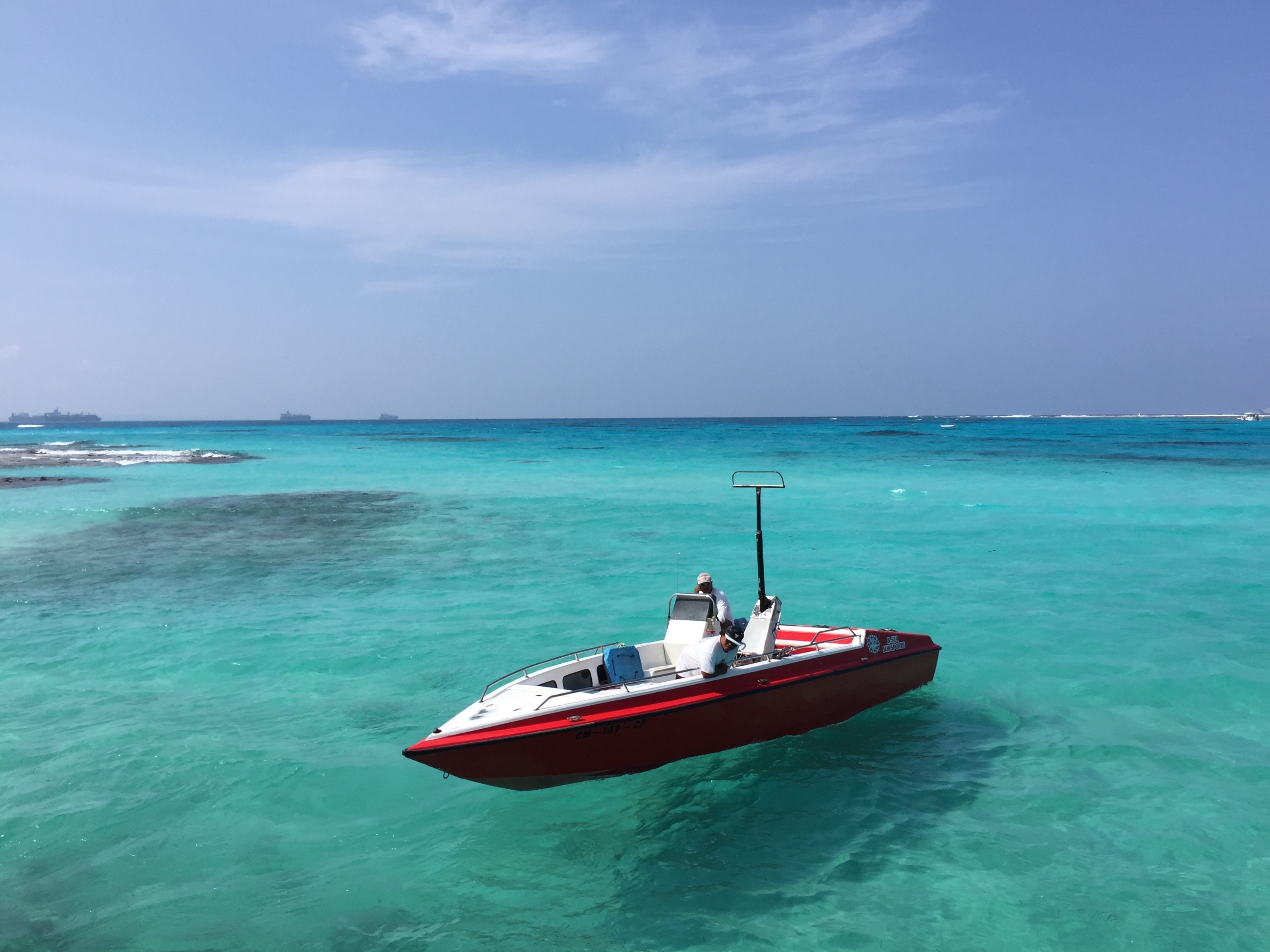 Red motor boat on clear blue water, usa, Guam free image download