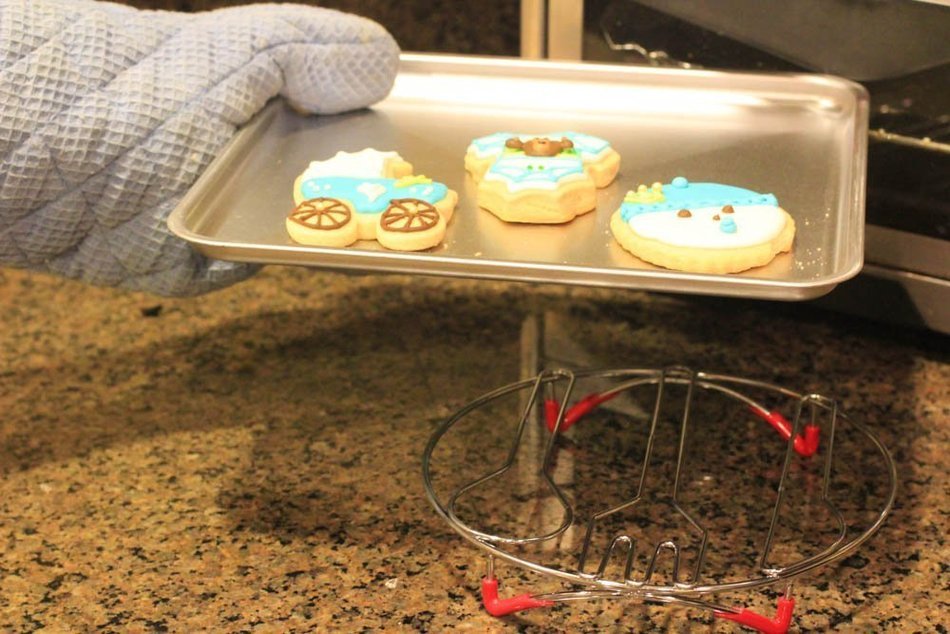 Modern Outlook Round Pot Holder, Metal Cooling Rack, Unique Utensil ...