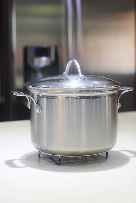 Modern Outlook Round Pot Holder, Metal Cooling Rack, Unique Utensil ...