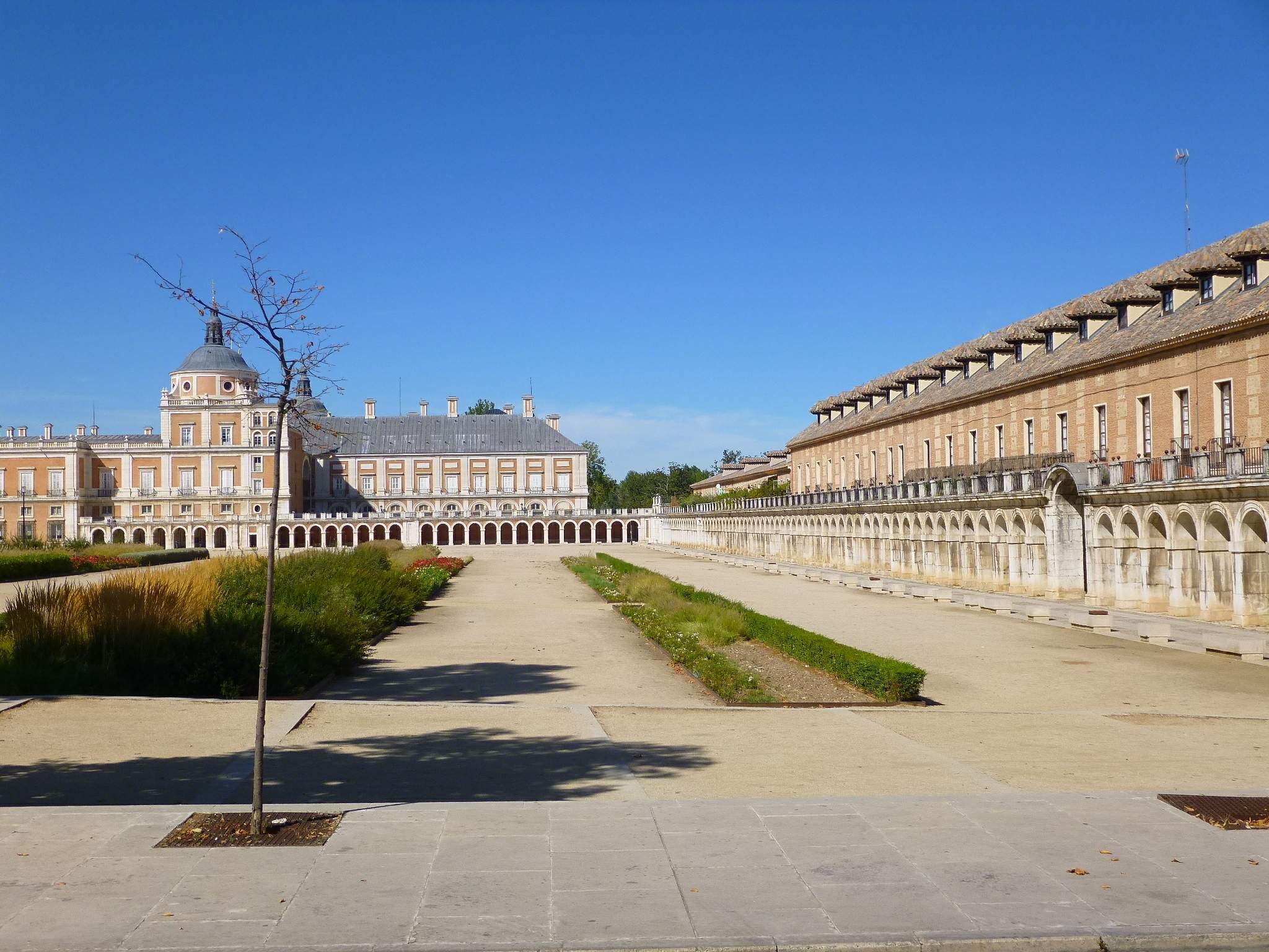 Royal palace in Spain free image download